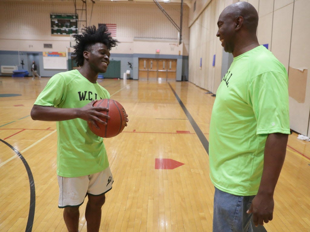 Lifelong Learning's tiny Qwan Jackson leads nation in scoring average
