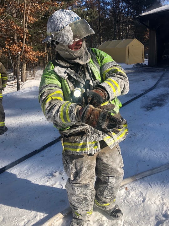 Wisconsin fire chief photo goes viral, shows ice coating