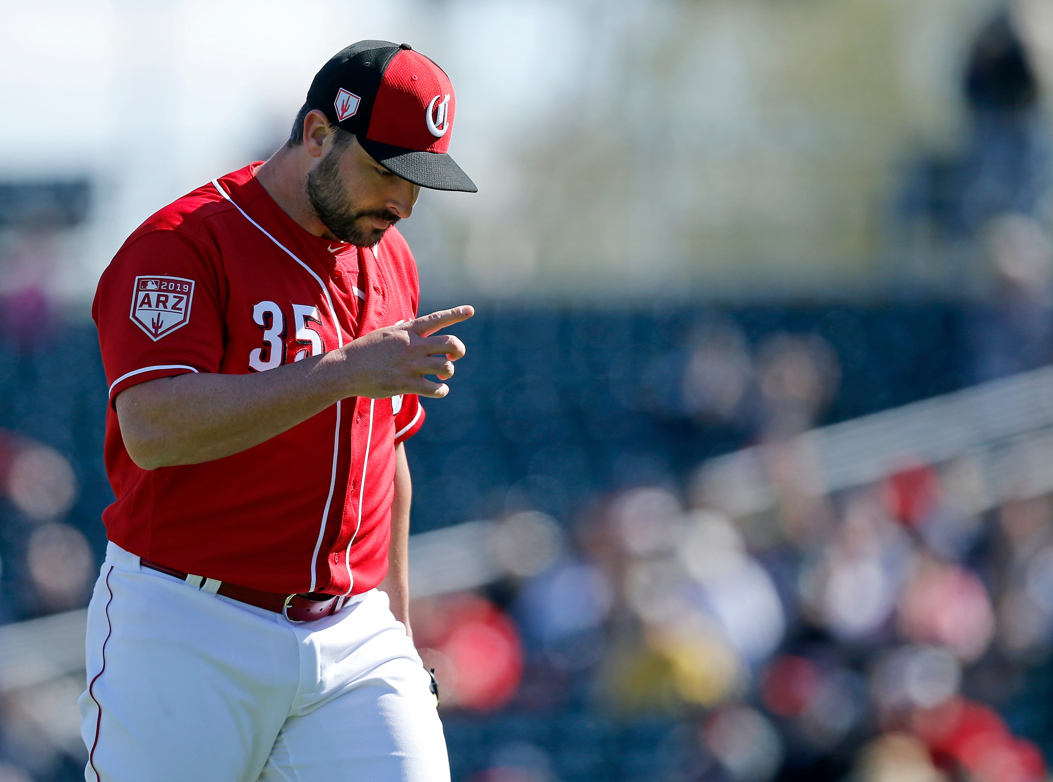 Tanner Roark 'ran out of a little gas' after strong start in Cincinnati ...
