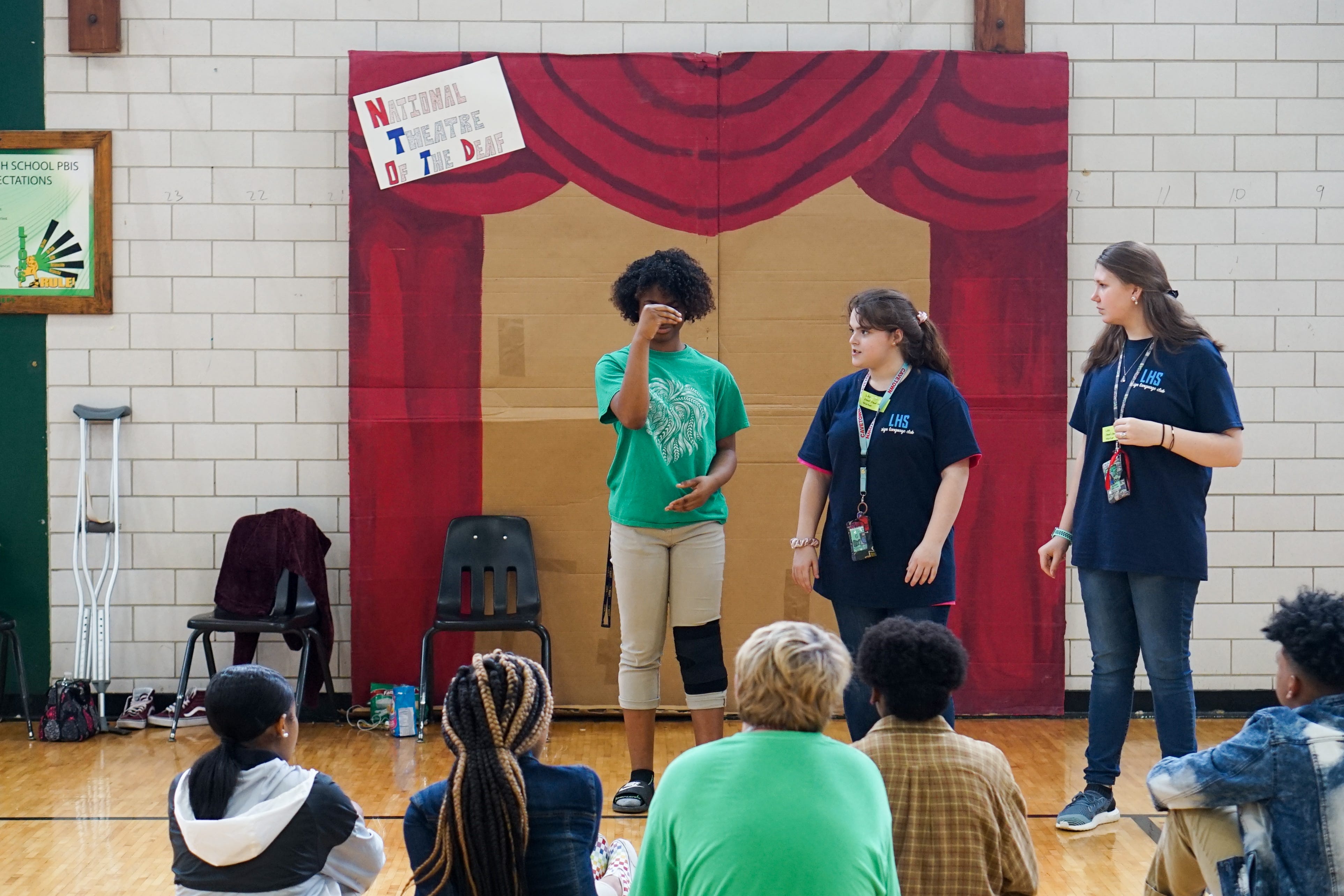 Deaf Deaf World gives insight in life without hearing