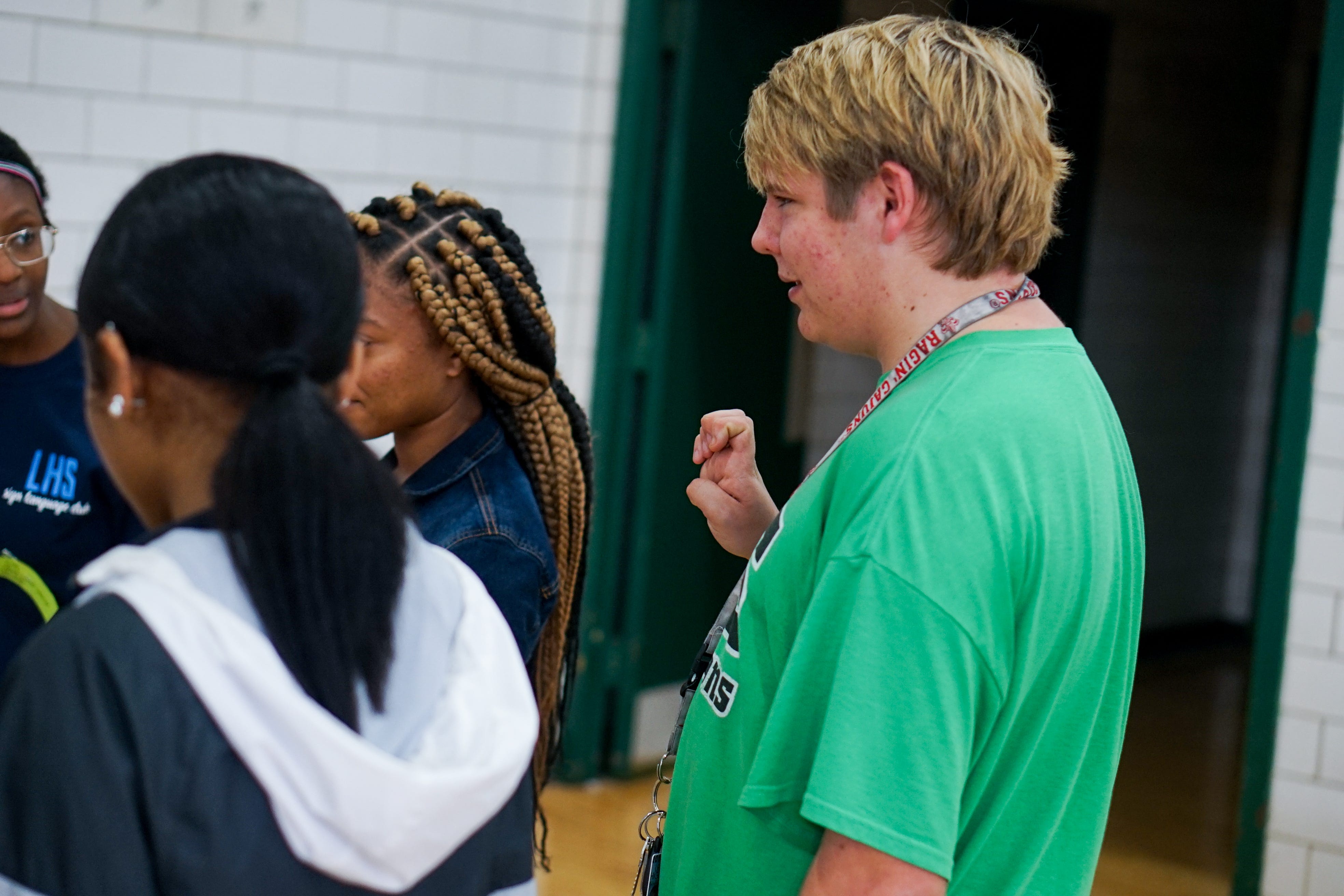 Deaf Deaf World gives insight in life without hearing