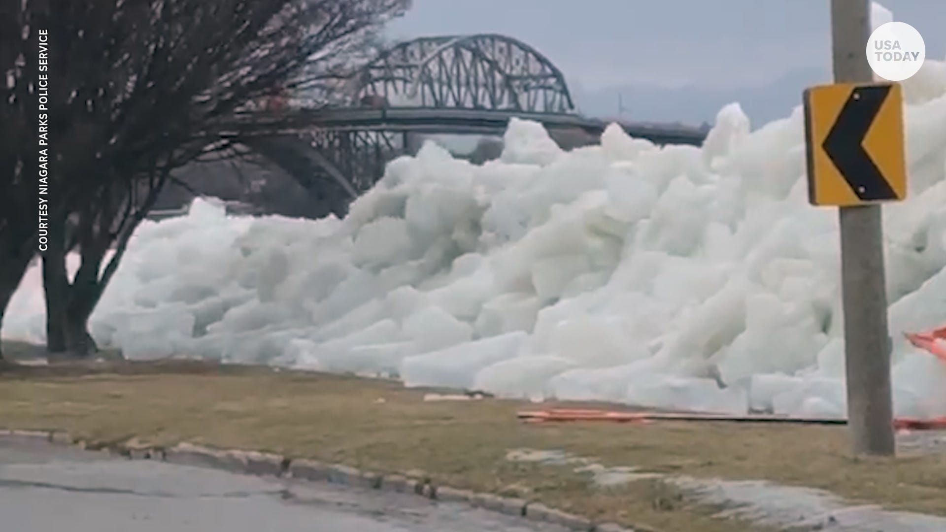 Ice chunks pile up on shores of Niagara River