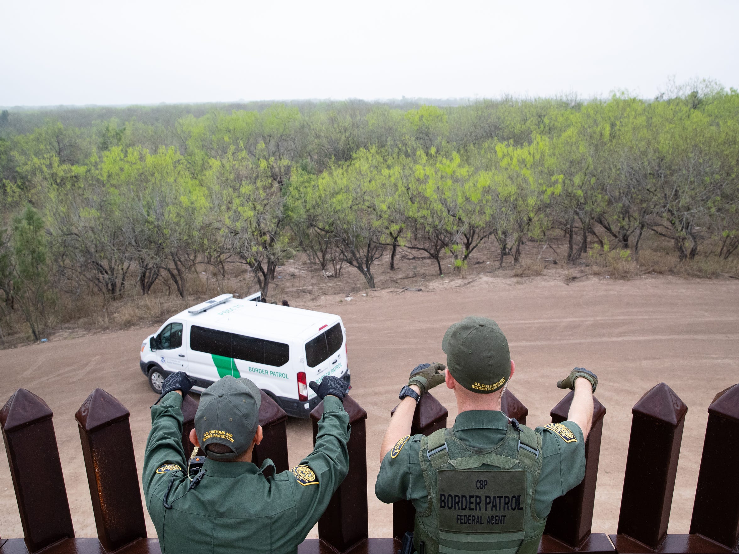Border Patrol take in 1,000 migrants a day in South Texas