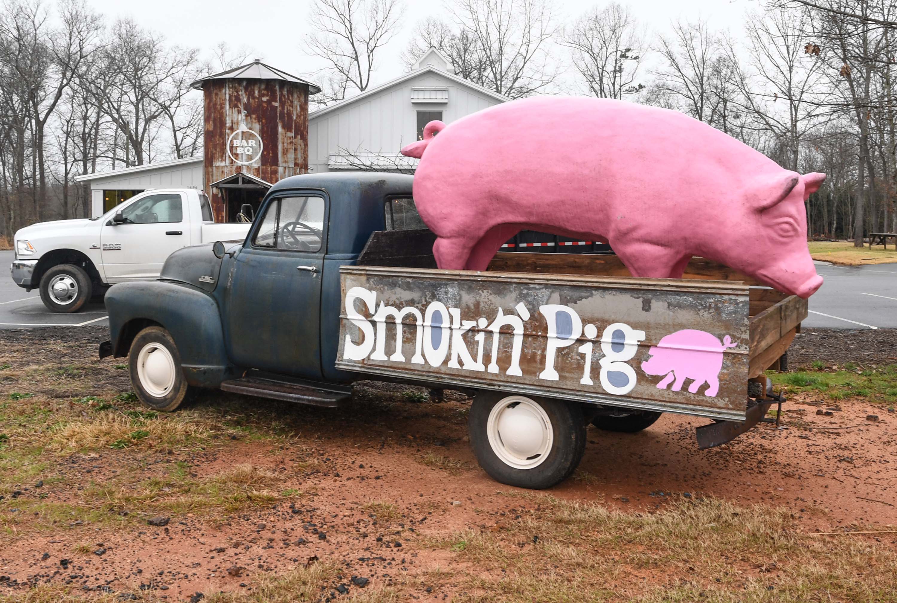 Smokin' Pig opens new location in old Stoney's building in Anderson