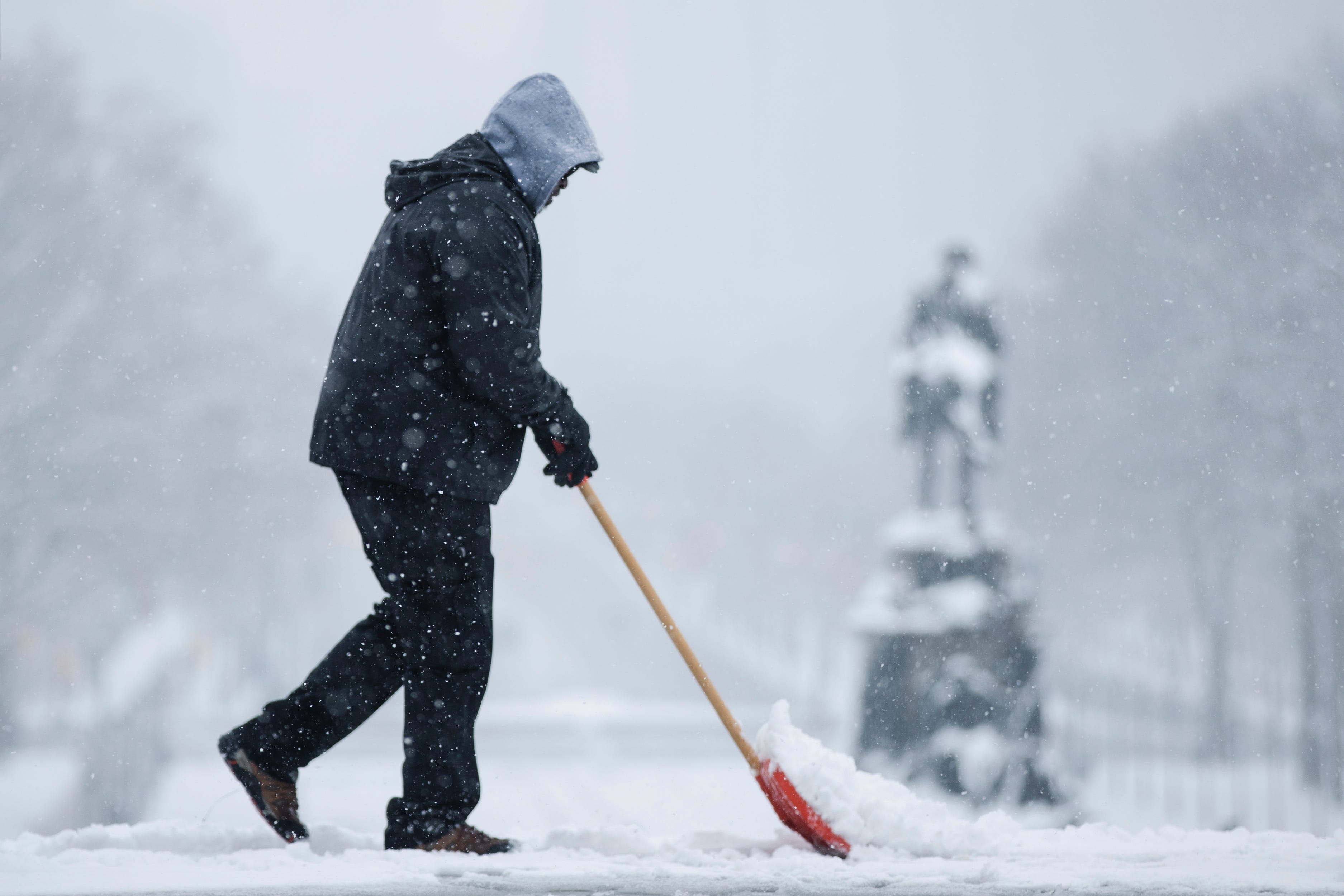 Upper Midwest blizzard over weekend leads to dangerous cold on Monday