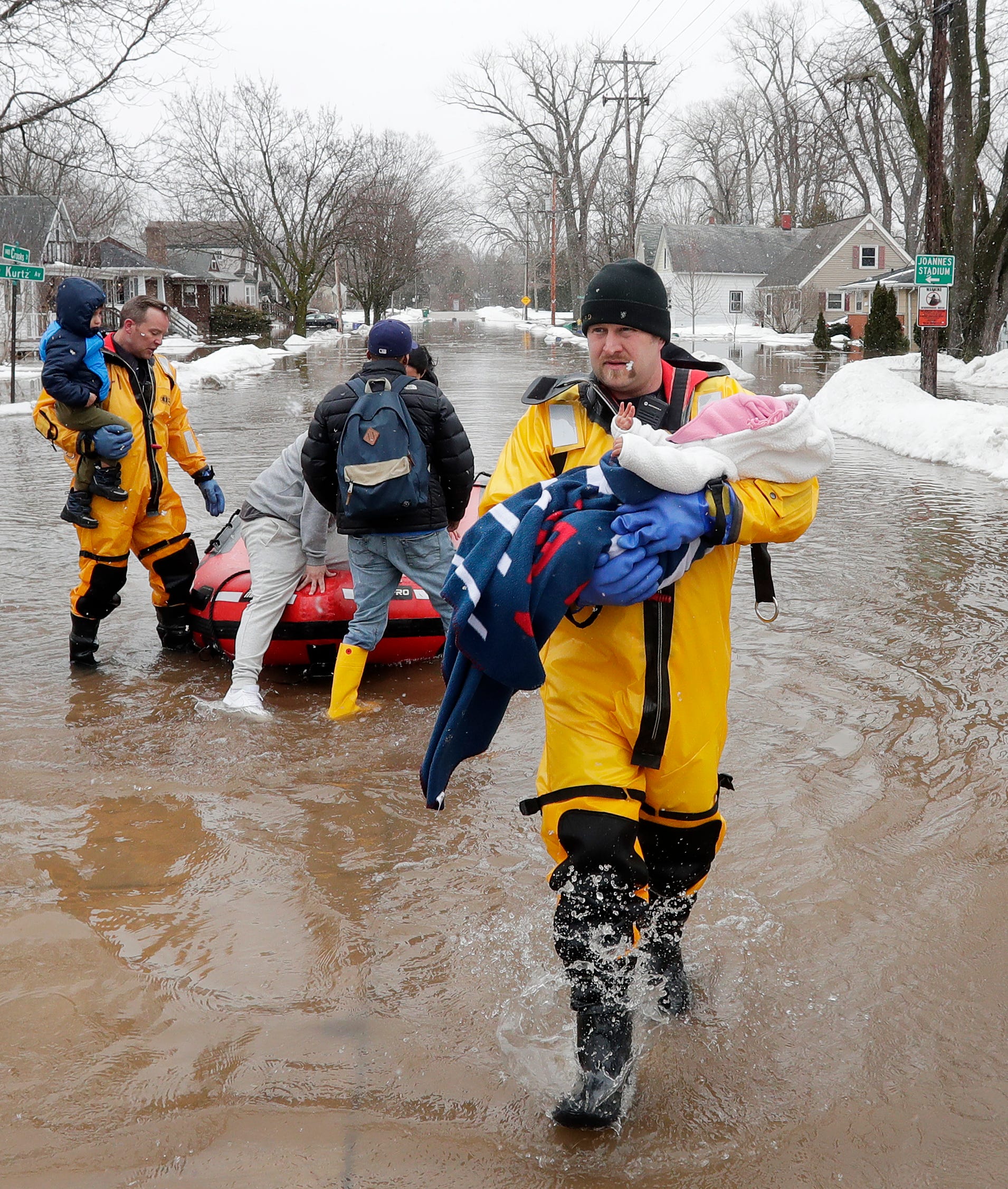 Green Bay flooding: East River evacuations end, flood cleanup kits
