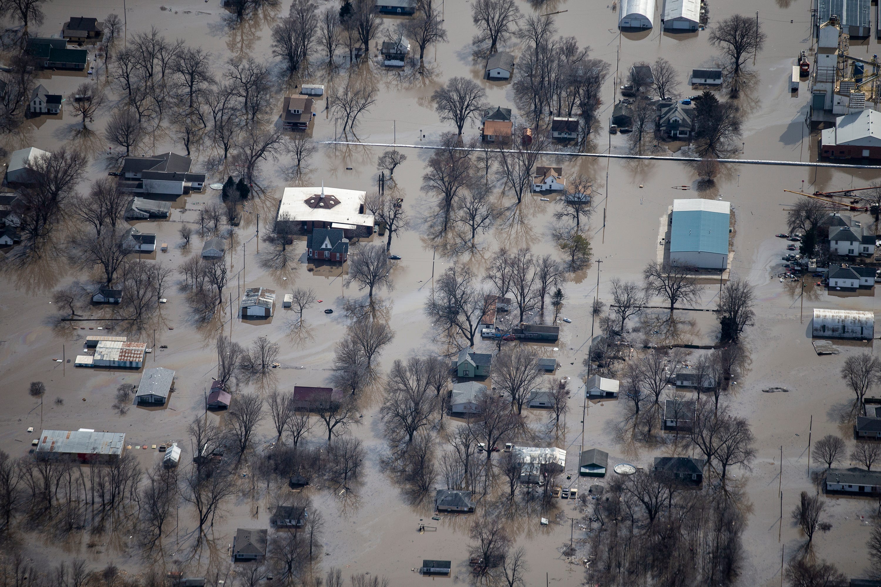 Raw footage: Cities and farms flooded by Missouri River