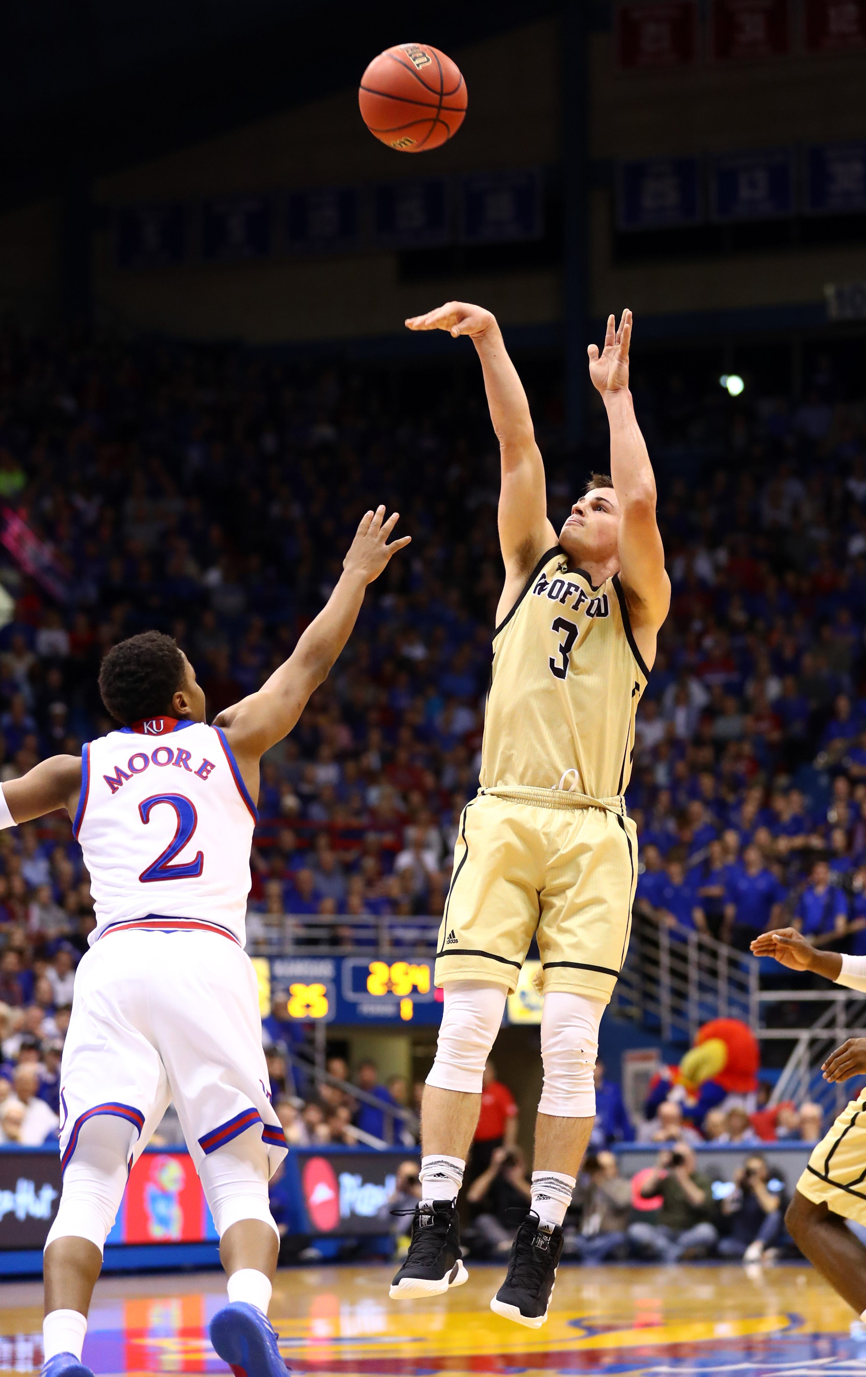 NCAA Tournament: Wofford's best basketball team heads to March Madness