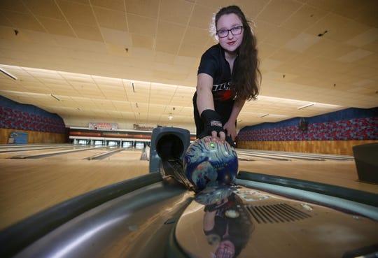 AGR 2019: Elena Carr of Hilton named Girls Bowler of the Year