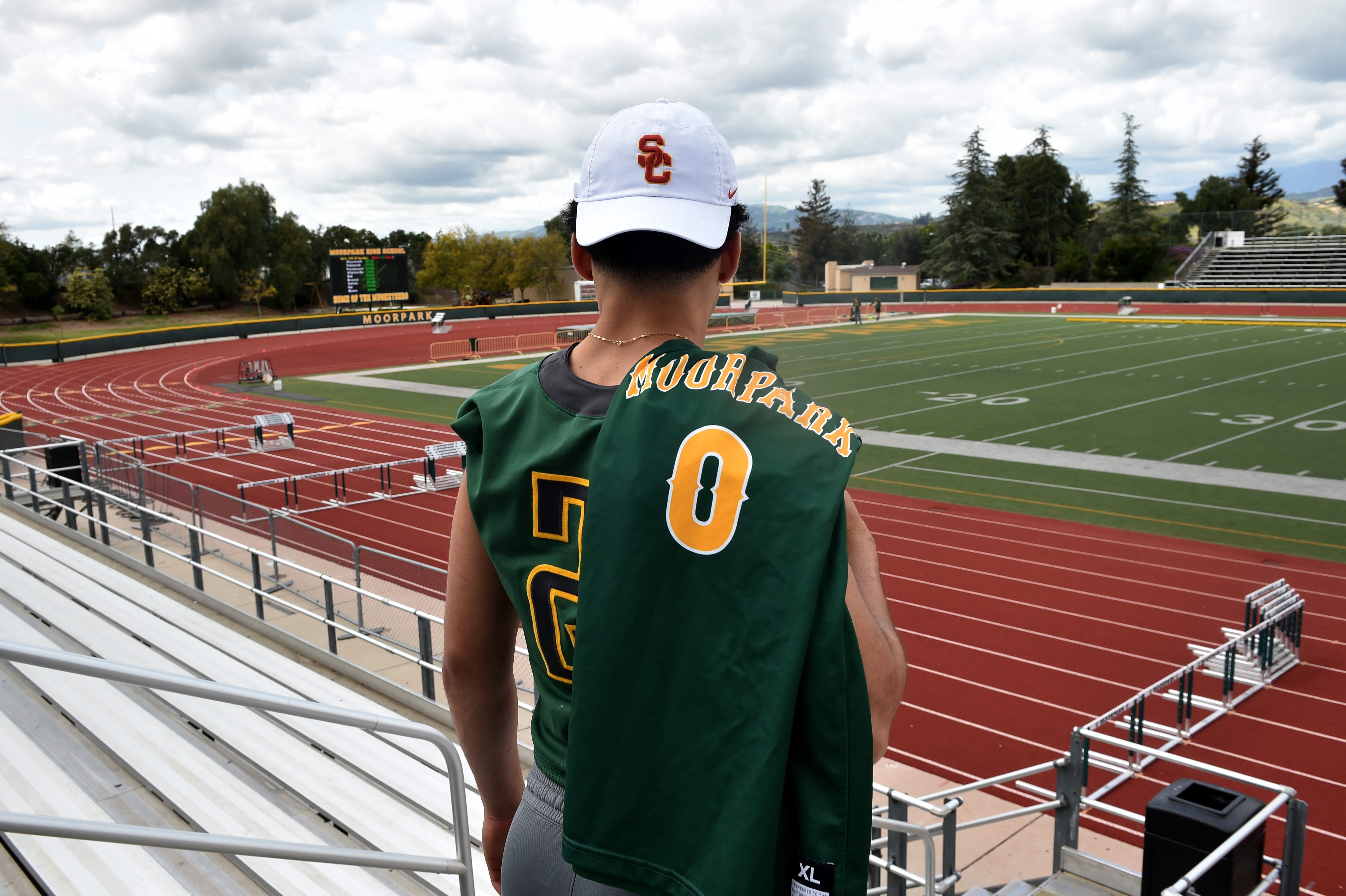 Drake London is uniquely equipped to play football, basketball at USC