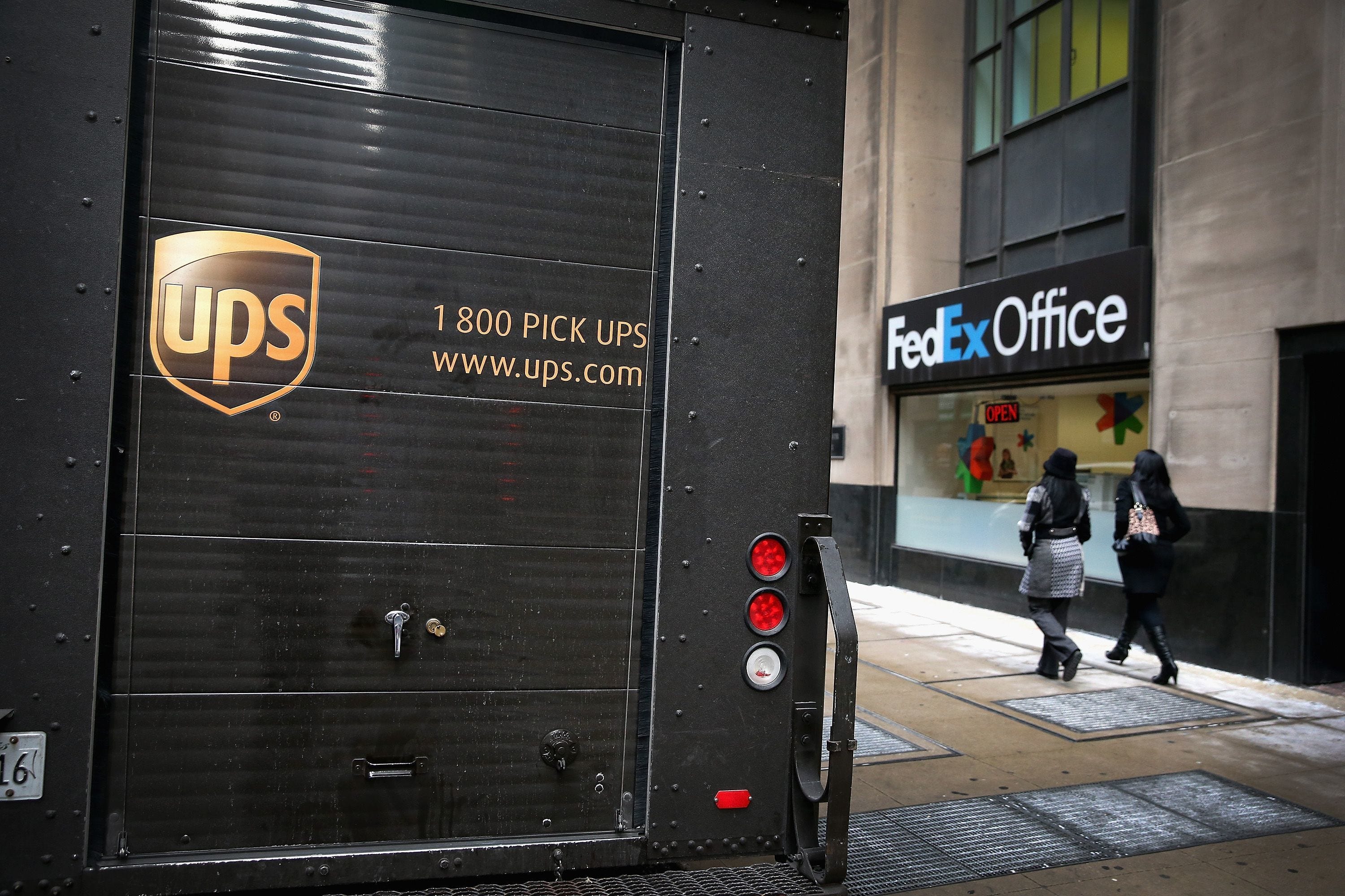 Holiday shipping deadlines: When to ship with FedEx, UPS, USPS, Amazon