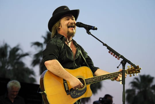 Country star Travis Tritt’s tour bus involved in fatal crash in South ...