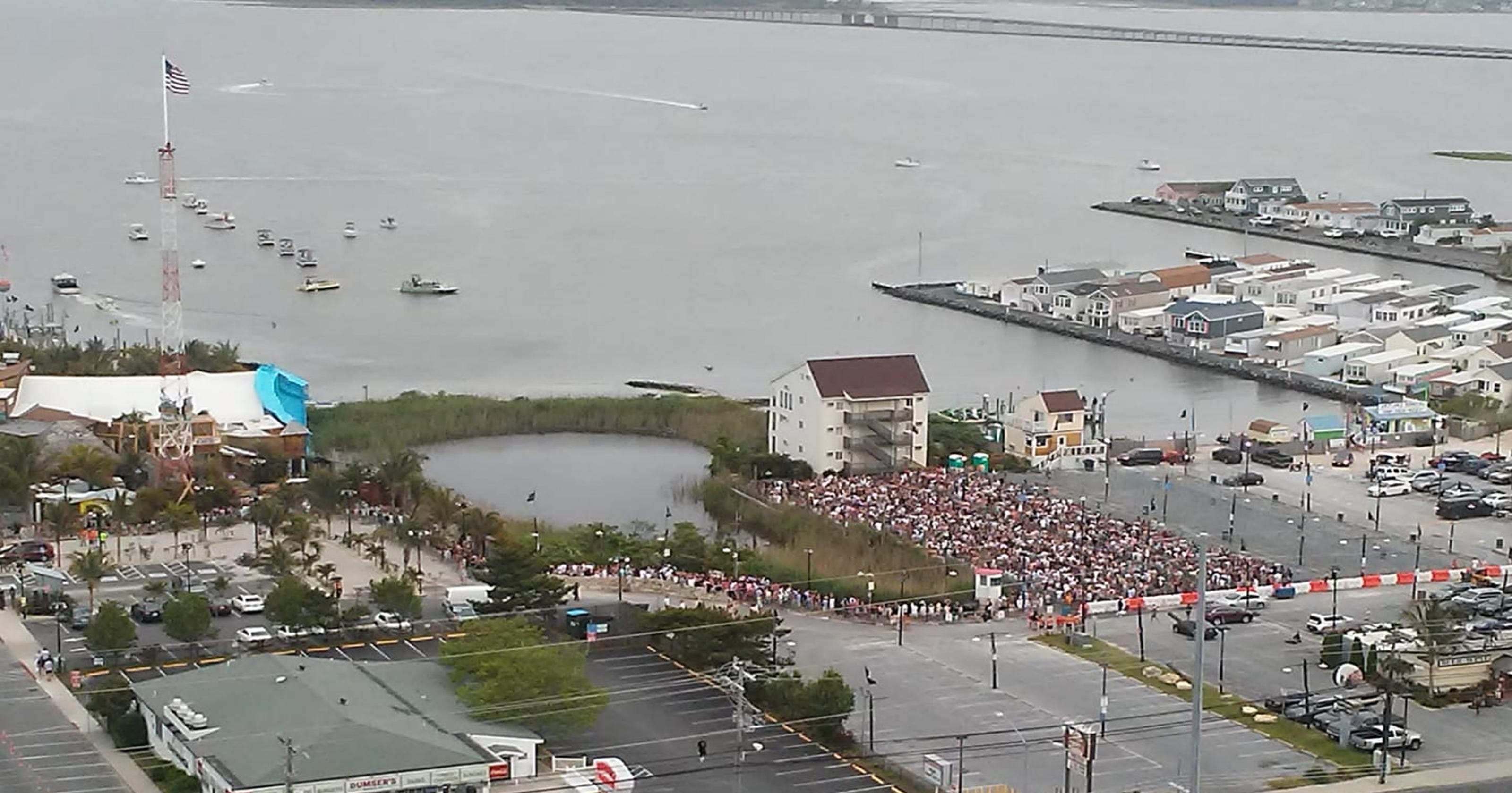 It's Memorial Day weekend and yes, the Seacrets line is long