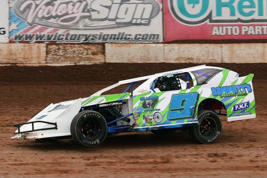 Neenah's Bennett will race in late model, sportmod cars at WIR