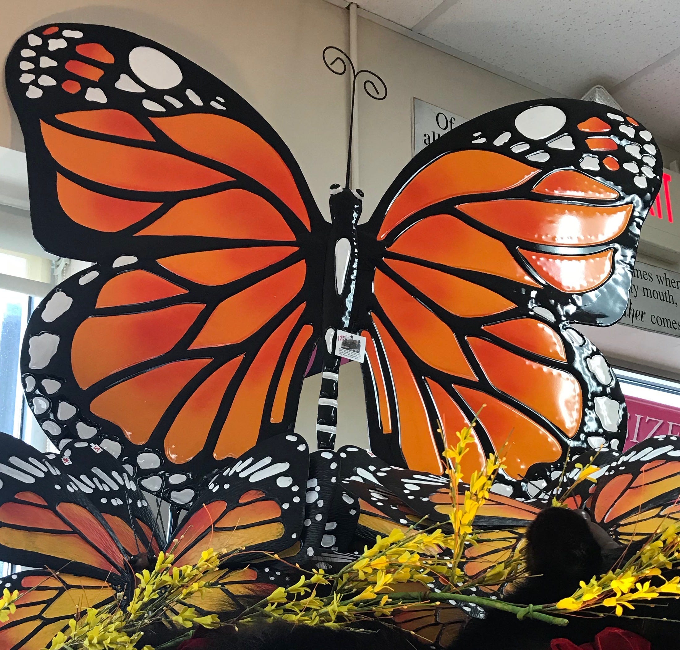 Yard art: Wisconsin artists, garden stores offer colorful lawn decor