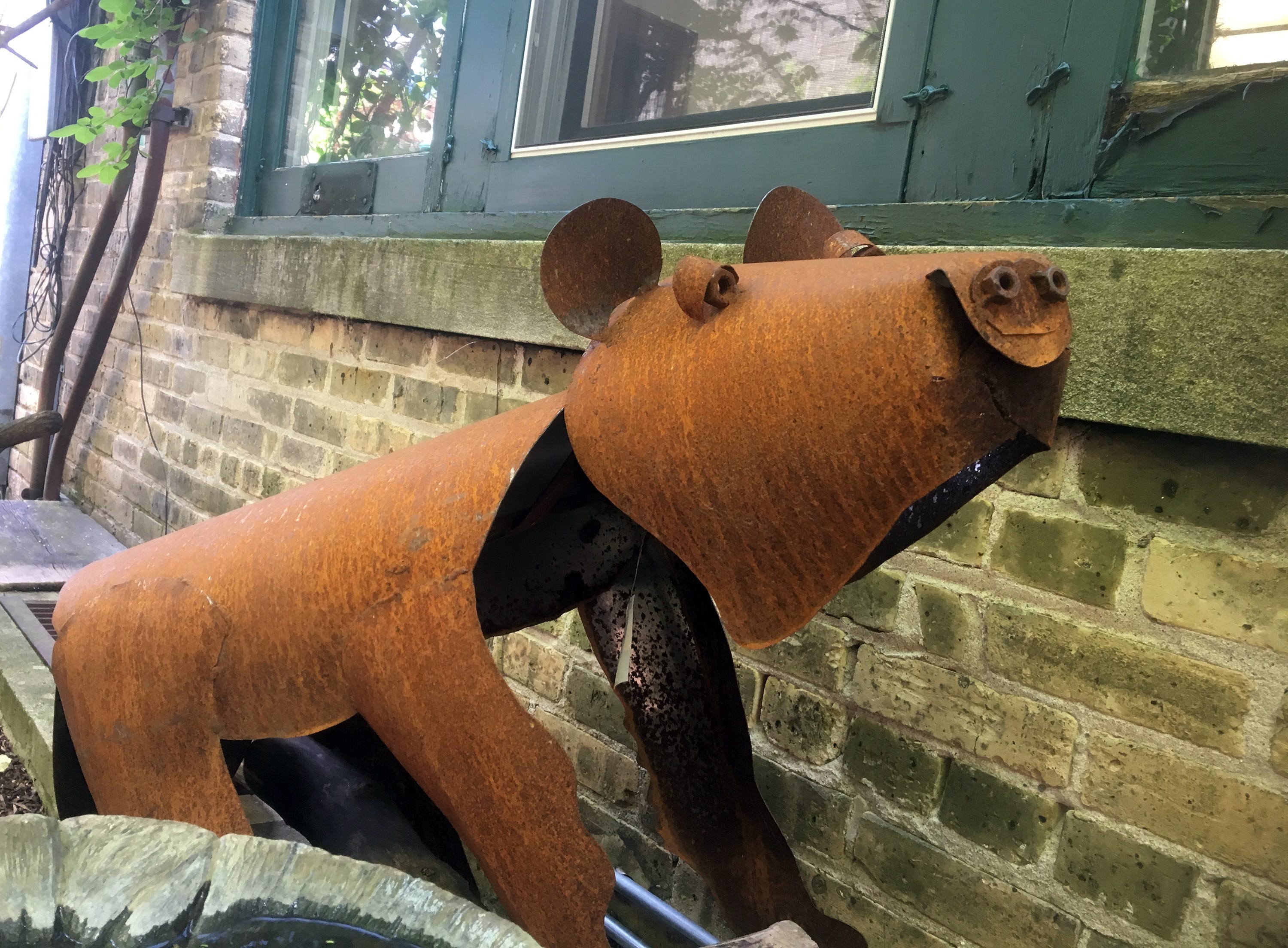 Yard art: Wisconsin artists, garden stores offer colorful lawn decor