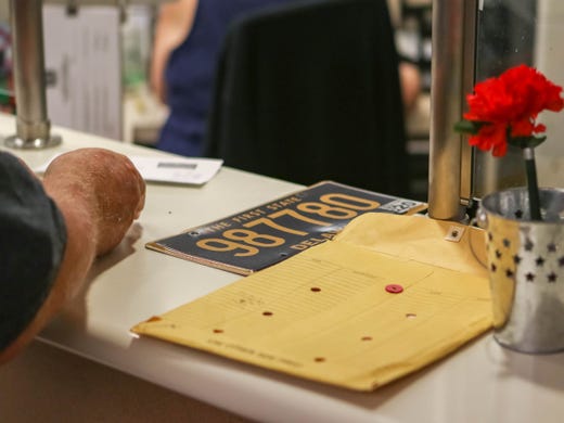 Delaware DMVs swarmed for low-digit license plates