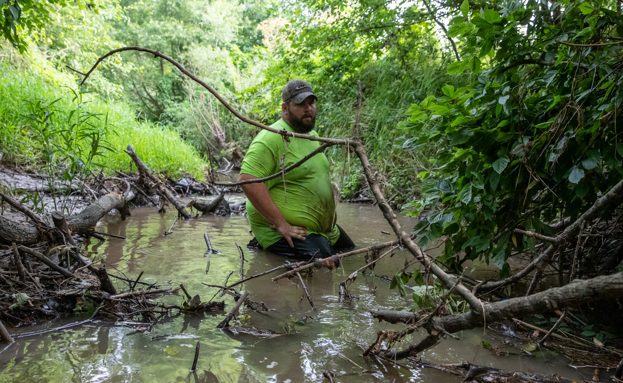 Noodling in Indiana: Hunting and catching snapping turtles by hand