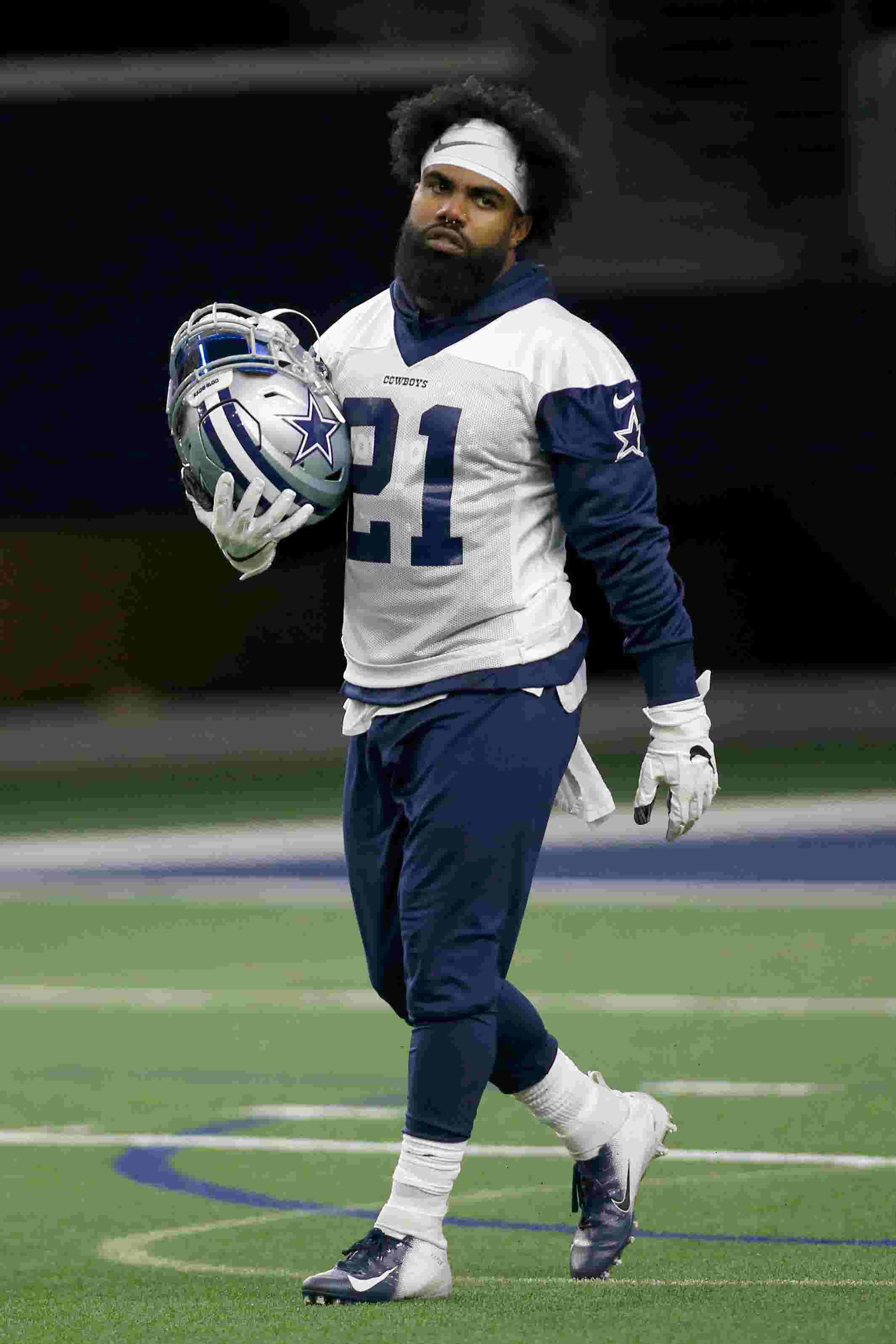 Holdout: Ezekiel Elliott a no-show at Cowboys training camp