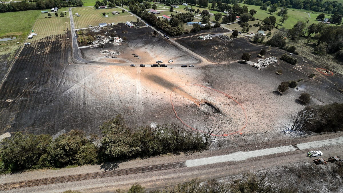 One dead after ruptured gas pipeline causes explosion in Kentucky