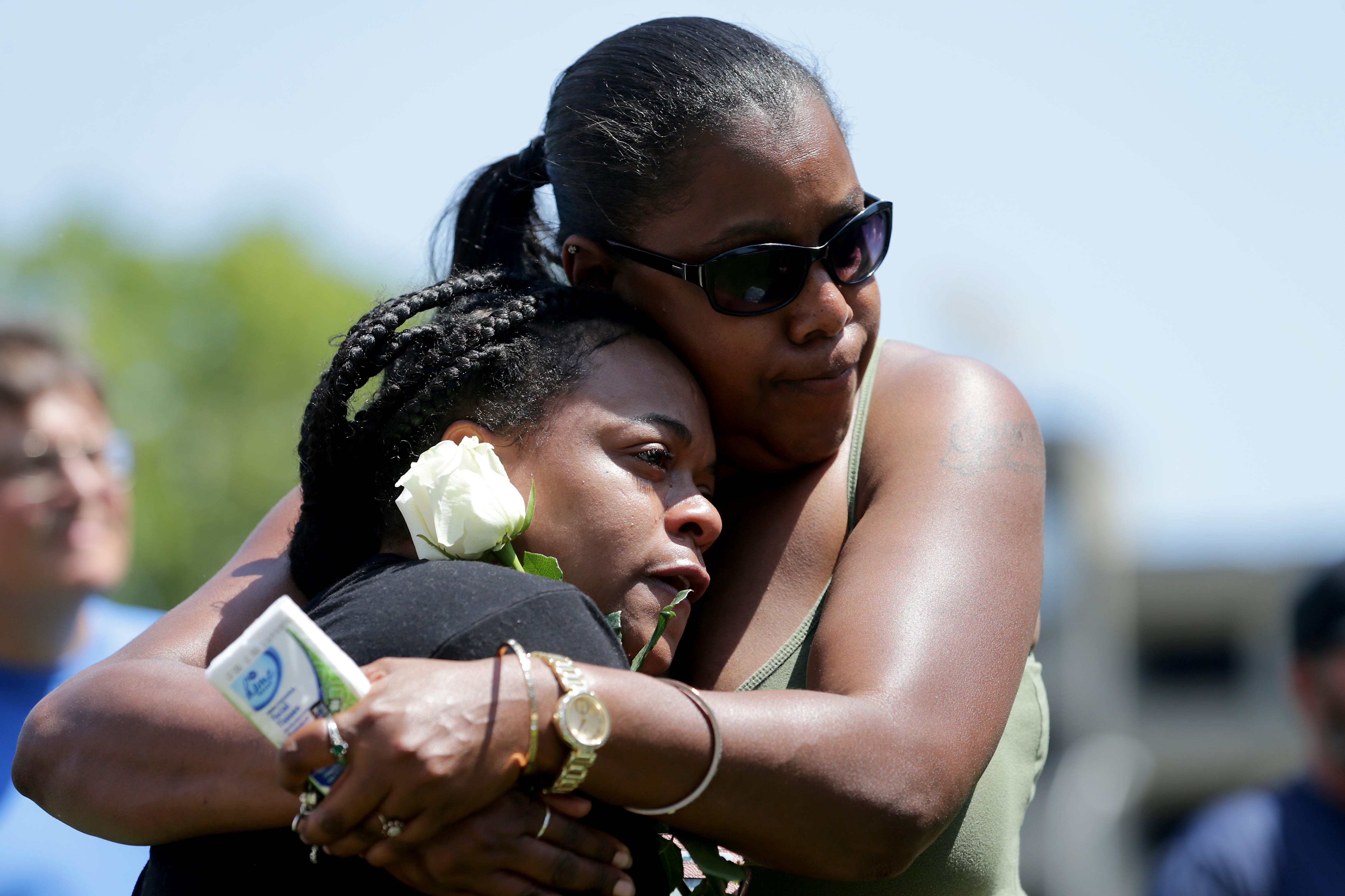 Dayton shooting: Gunman kills 9, injures 27 in Ohio entertainment district