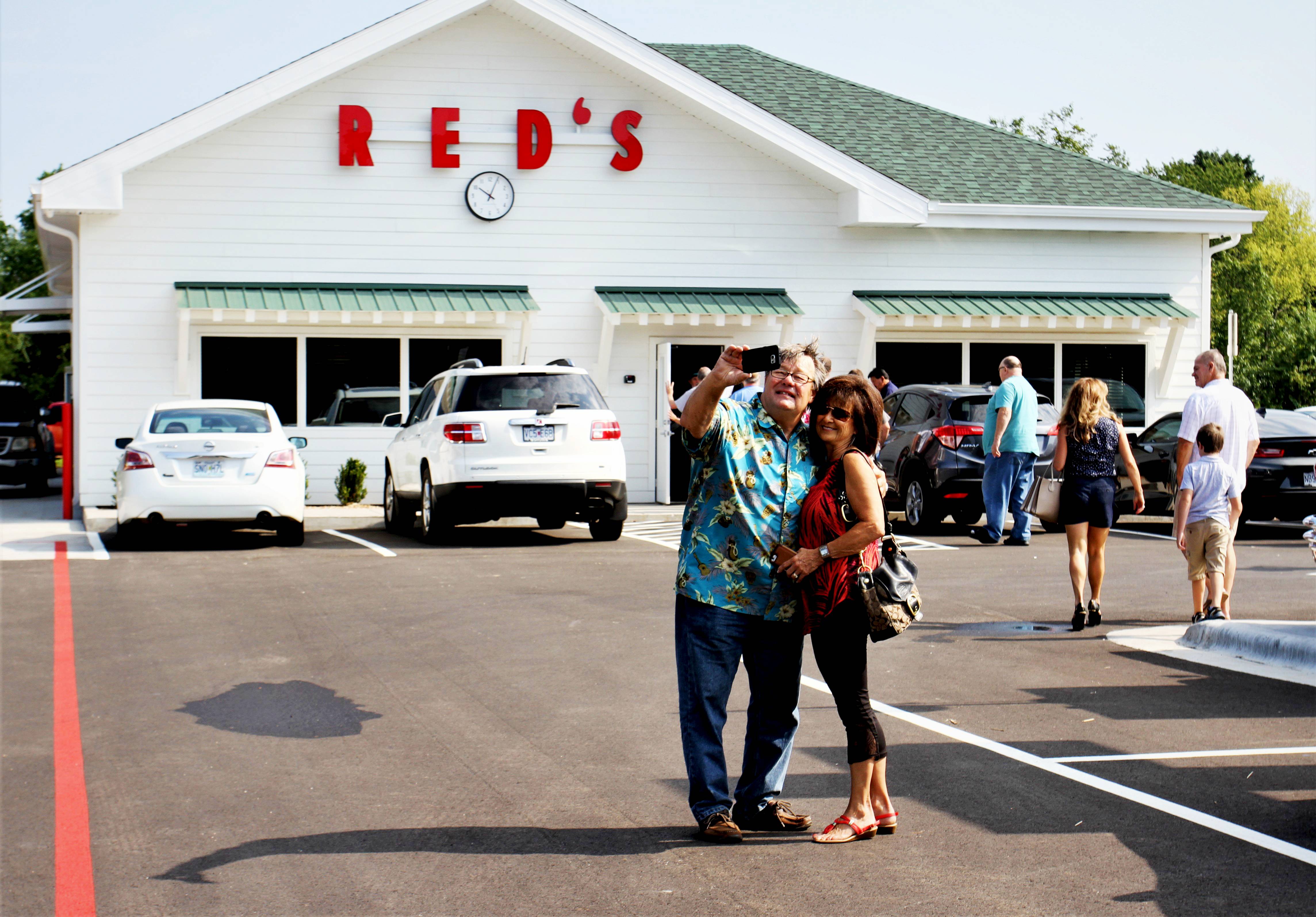 Red's Giant Hamburg opens in Springfield with revived Route 66 culture