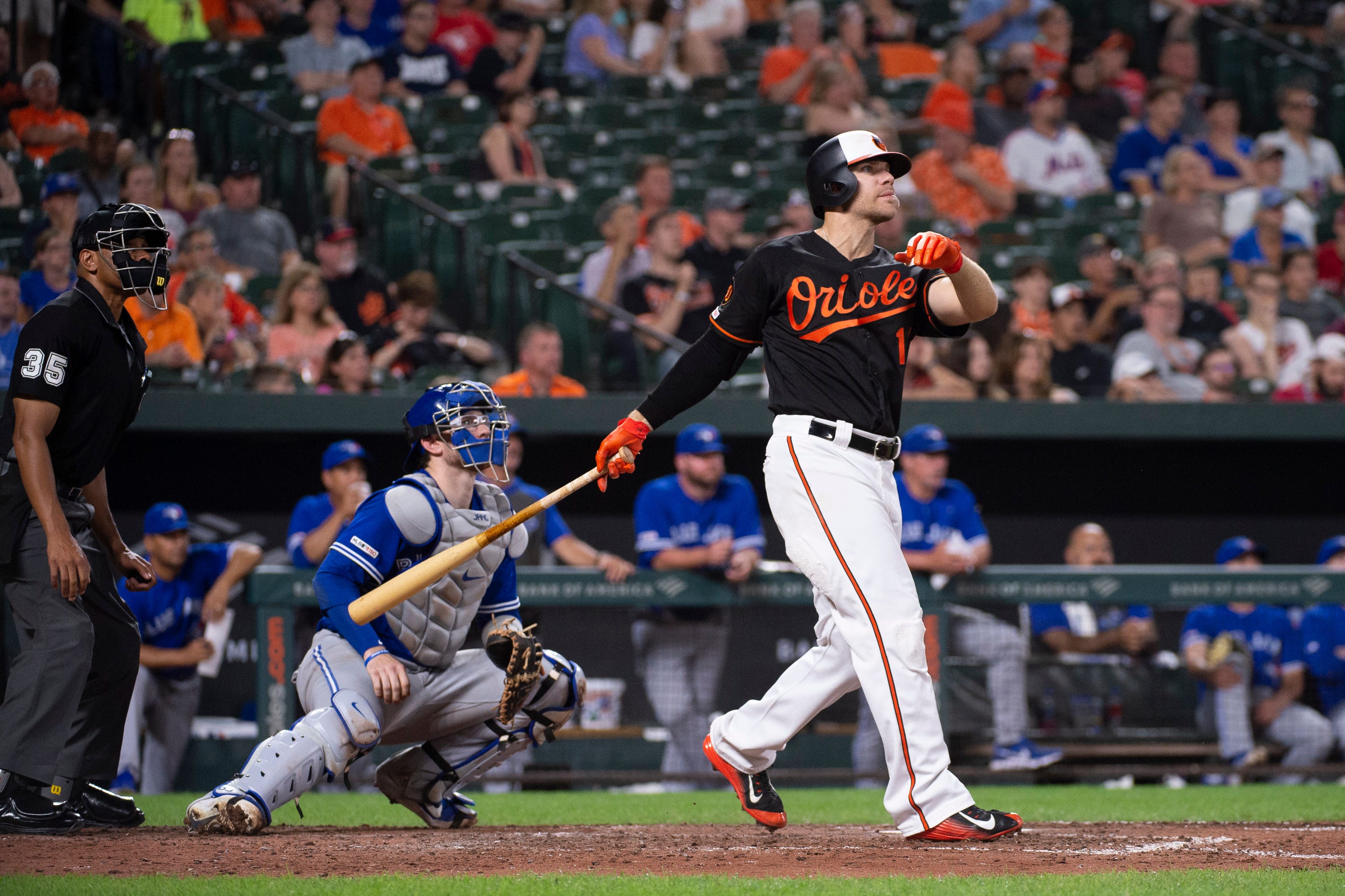 MLB: Chris Davis hosts young Red Sox fan who gave him inspiring letter