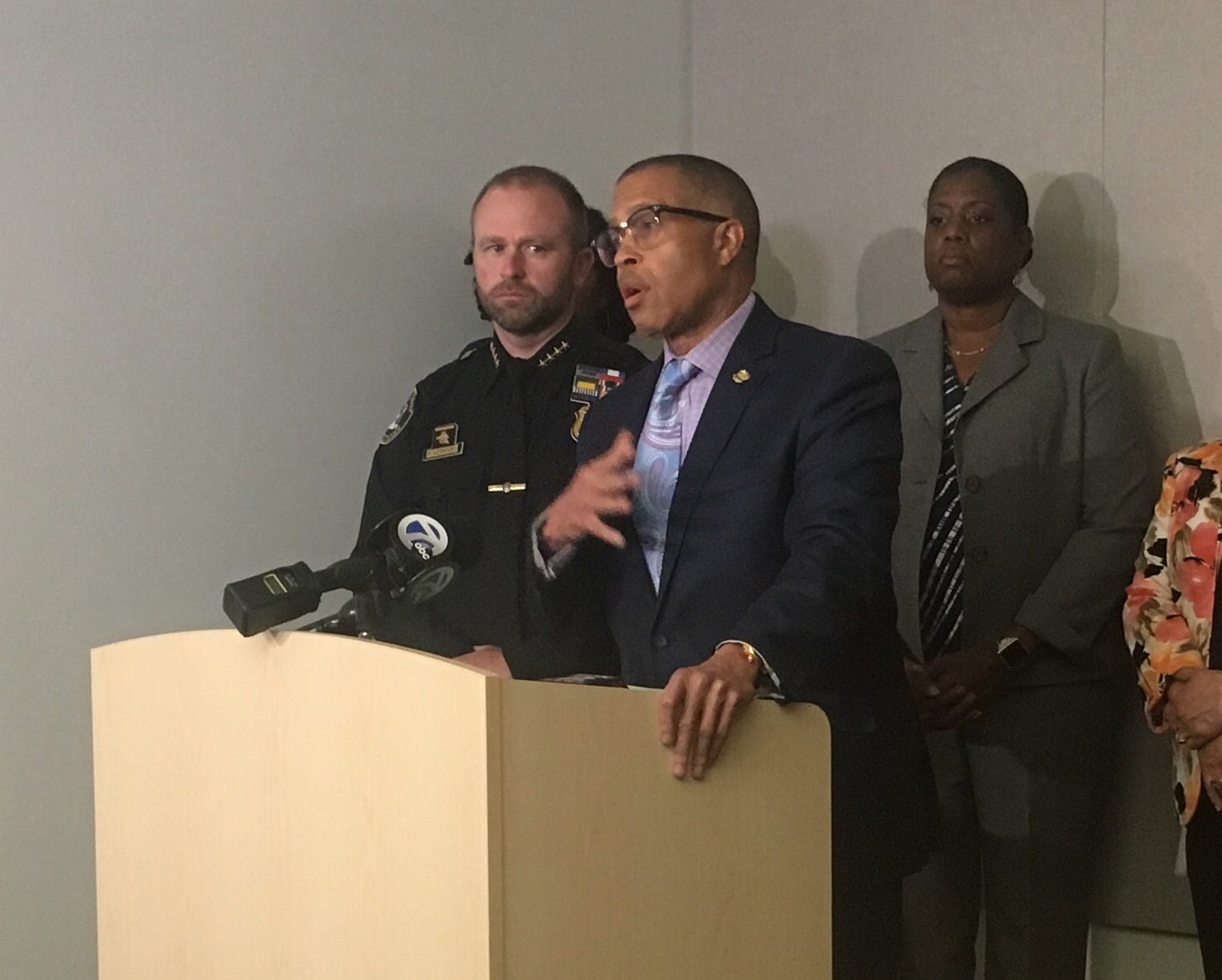 Detroit cops probe drug operations; narcotics officer indicted