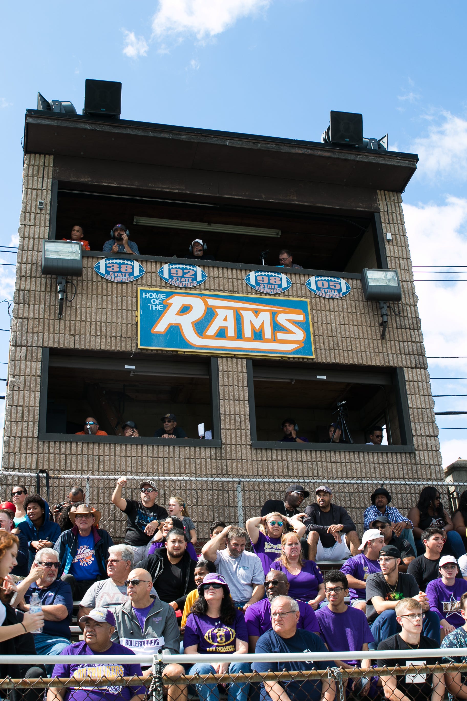 Lodi NJ football looks to run wild with huge offensive line