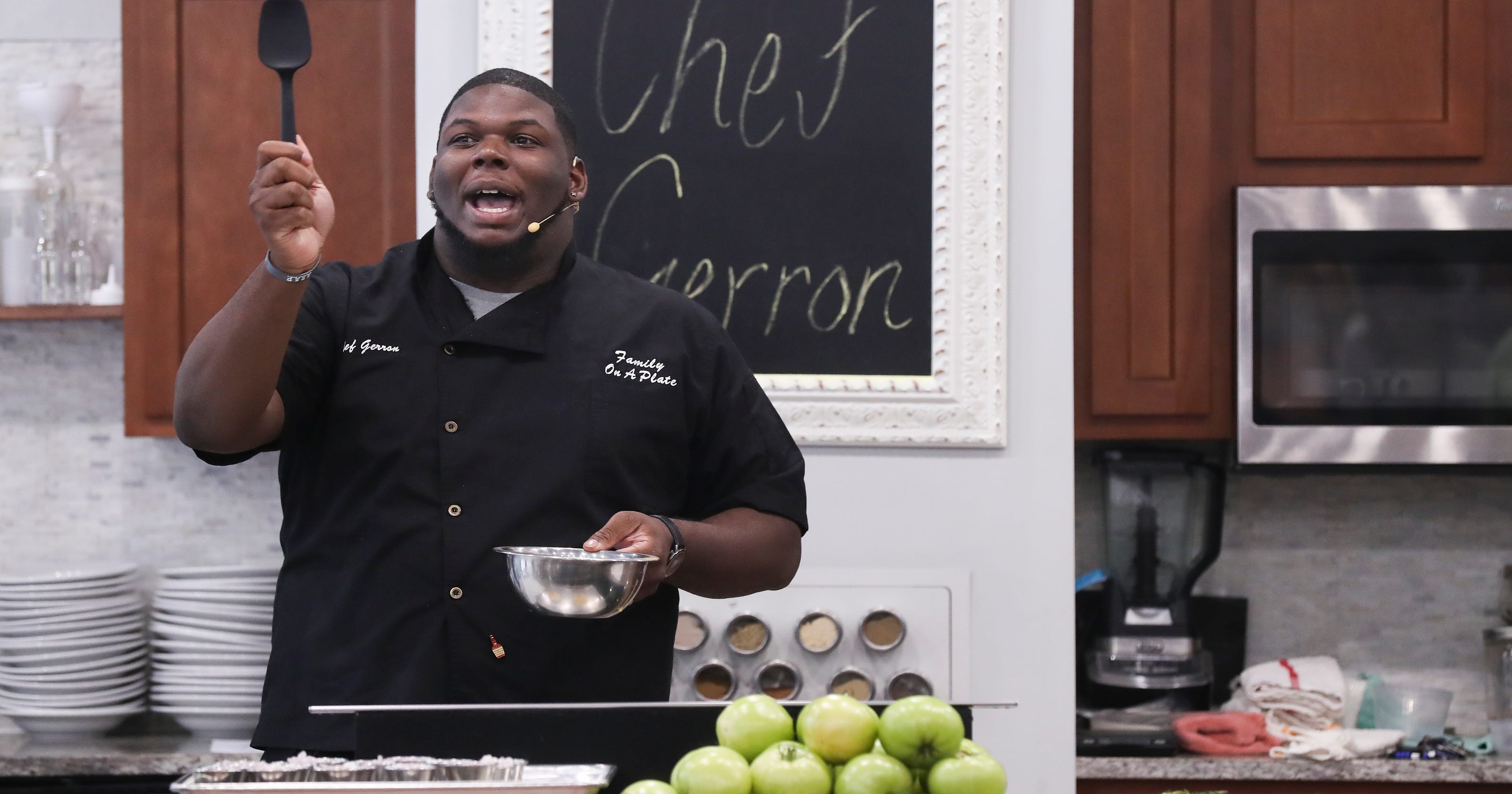 MasterChef winner Gerron Hurt teaches cooking class in Louisville