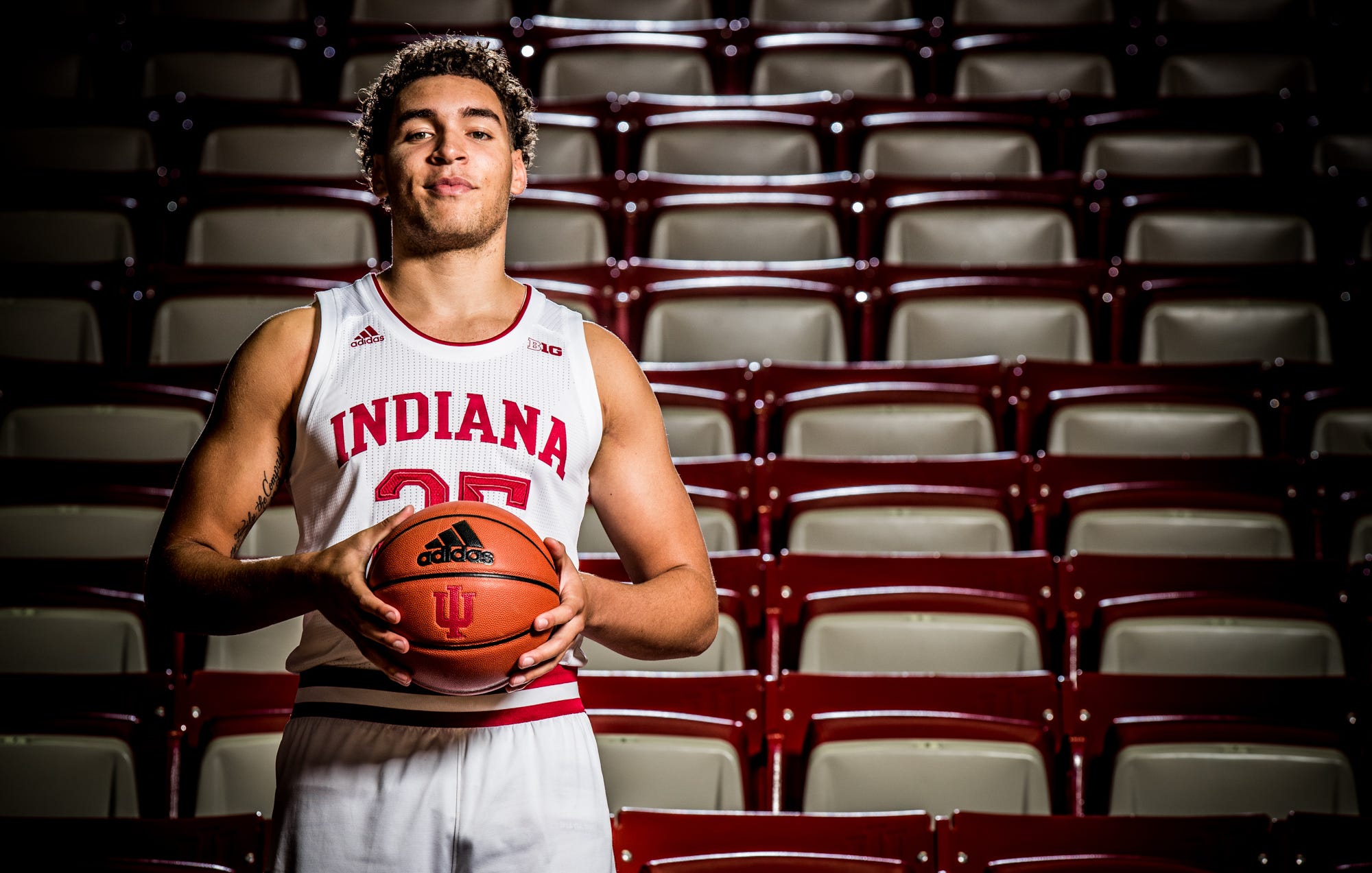 Indiana basketball: Healthy Race Thompson gives Hoosiers depth in post