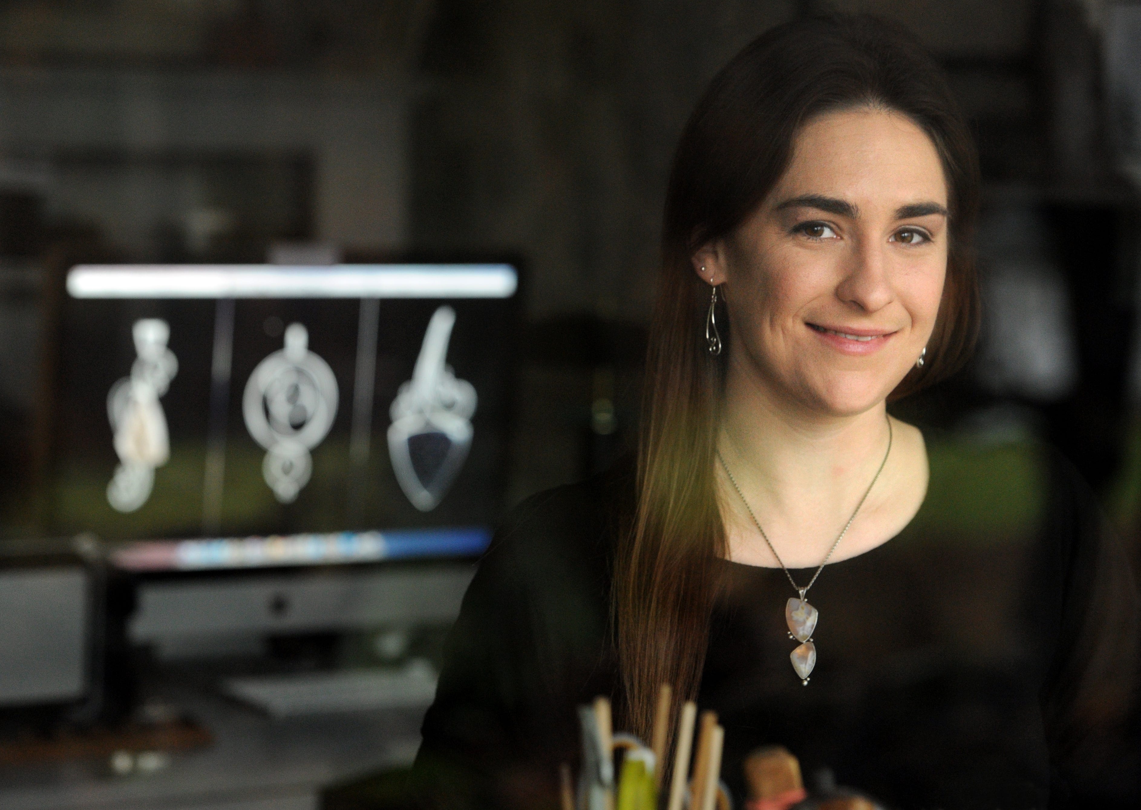 Evansville artist dies after fall at Garden of the Gods