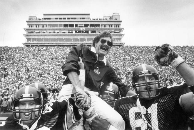 Iowa football legend Hayden Fry dies, leaves behind Texas-sized legacy Iowa football legend Hayden Fry dies, leaves behind Texas-sized legacy