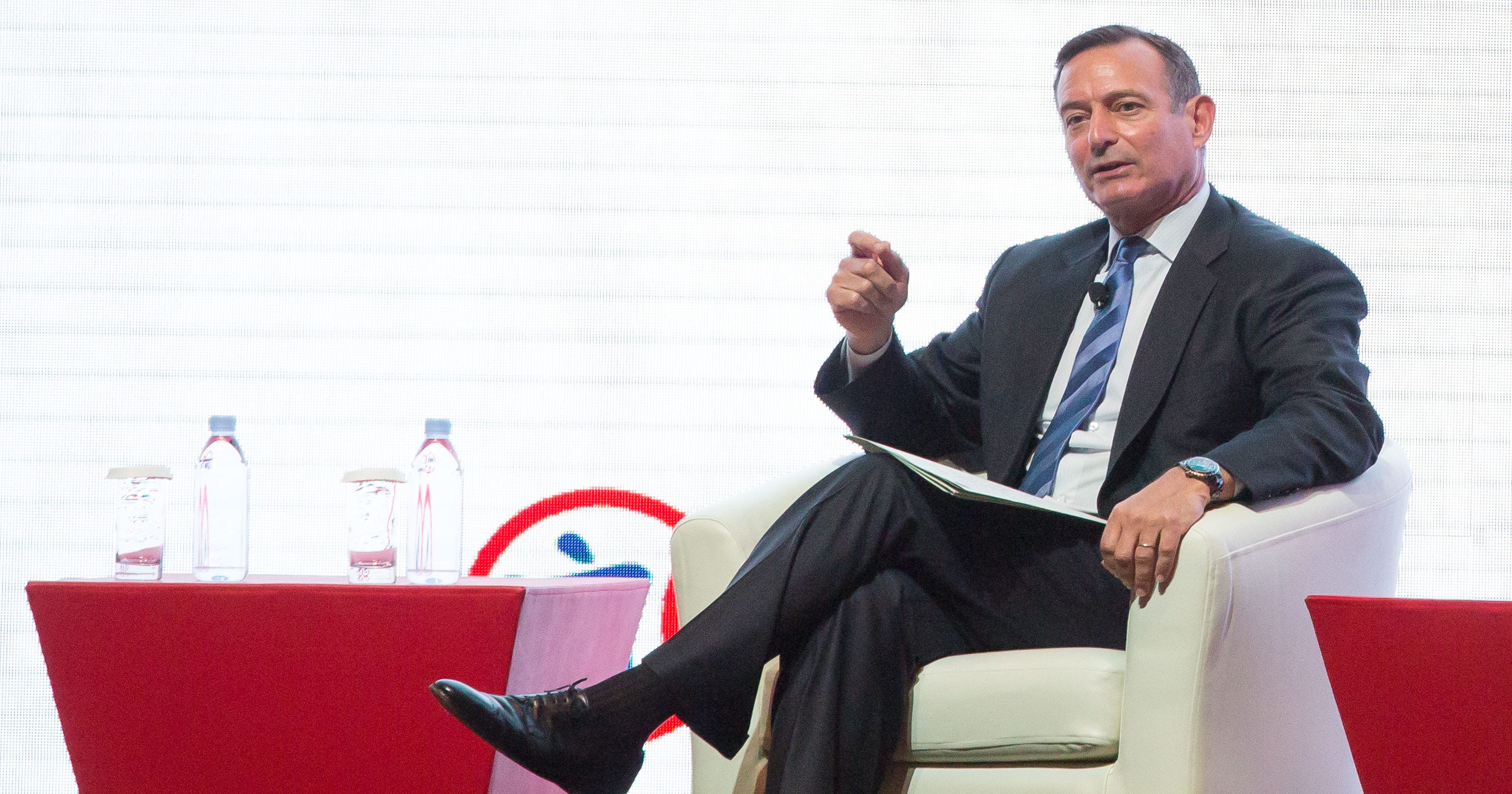 Former Pimco CEO Douglas Hodge to plead guilty in college admissions ...