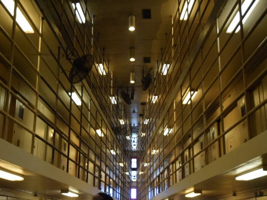 Alabama prisoners moved to gym as Holman closes