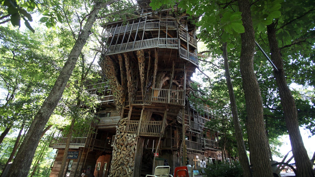 See photos of Horace Burgess' Crossville treehouse before the fire