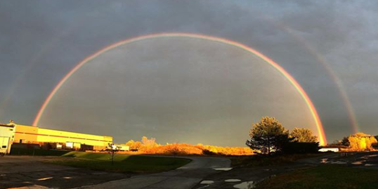 Full double rainbow mesmerizes Rochester NY on Twitter, Instagram