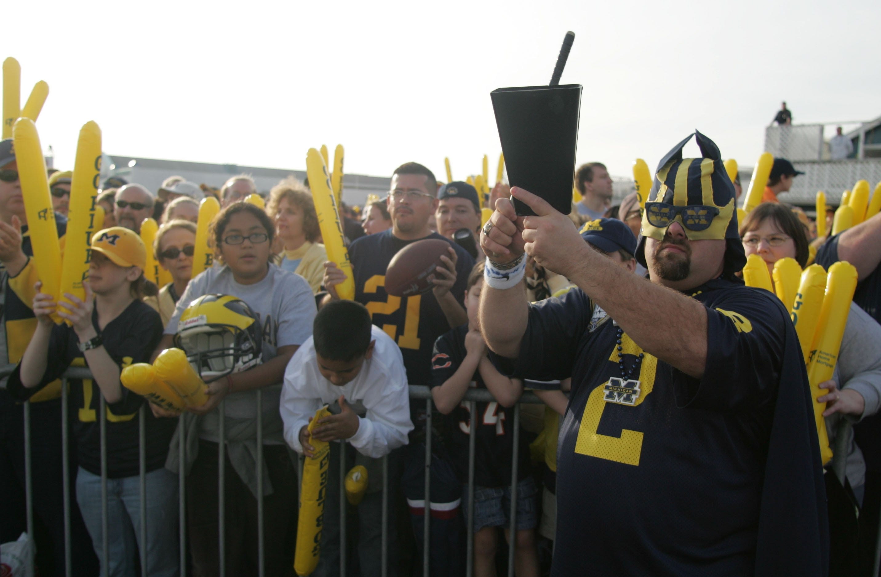 30 years ago, Michigan football's iconic cowbell tradition was born