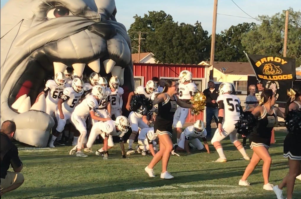 Coleman Bluecats football rallies past Brady Bulldogs on homecoming