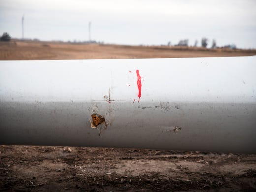 With few recycling options, wind turbine blades head to Iowa landfills