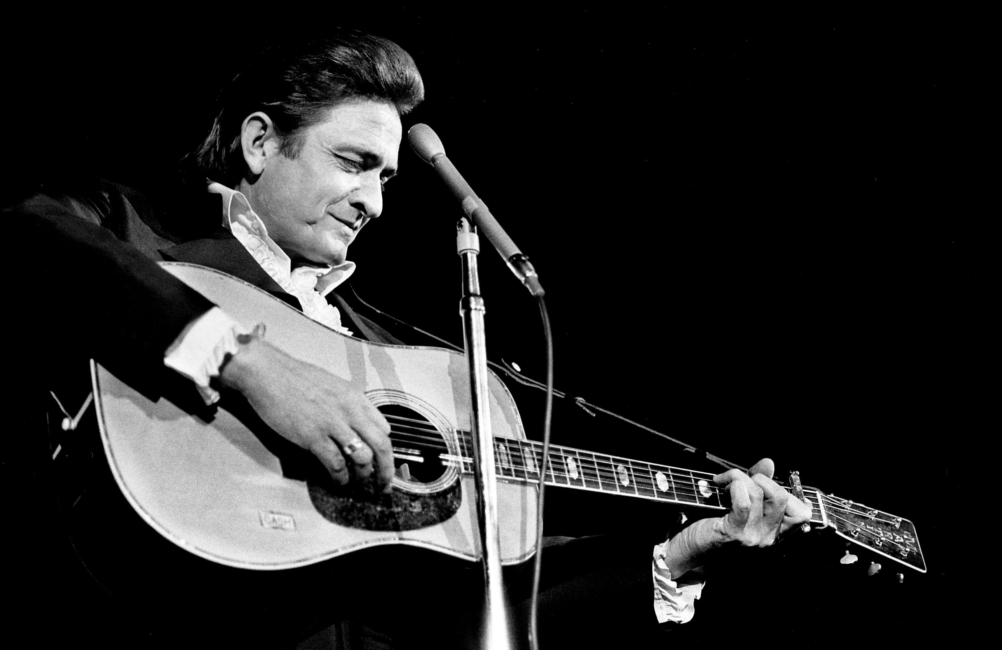 Johnny Cash Singing