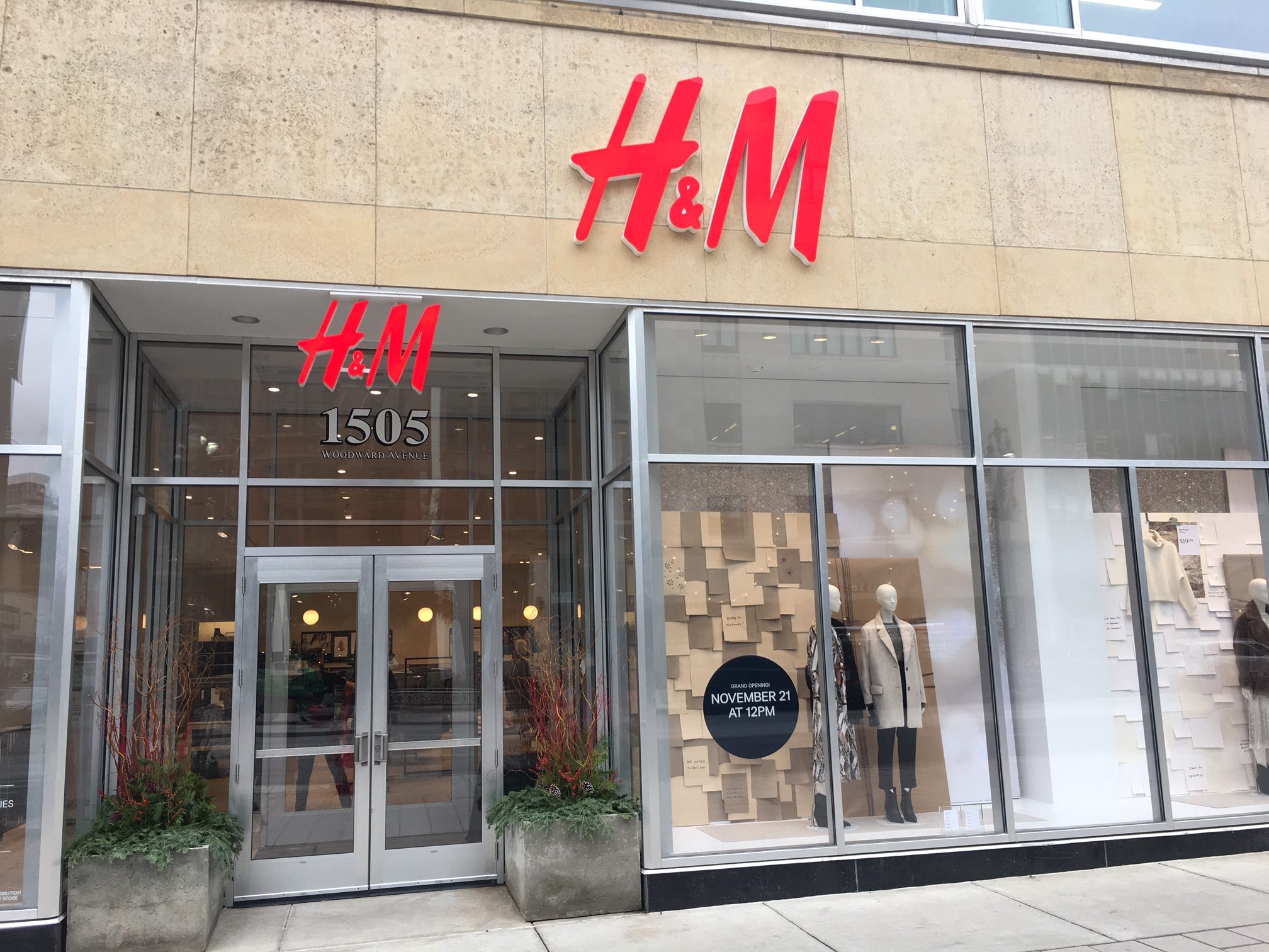 H&M grand opening: Hundreds line up for first Detroit retail store