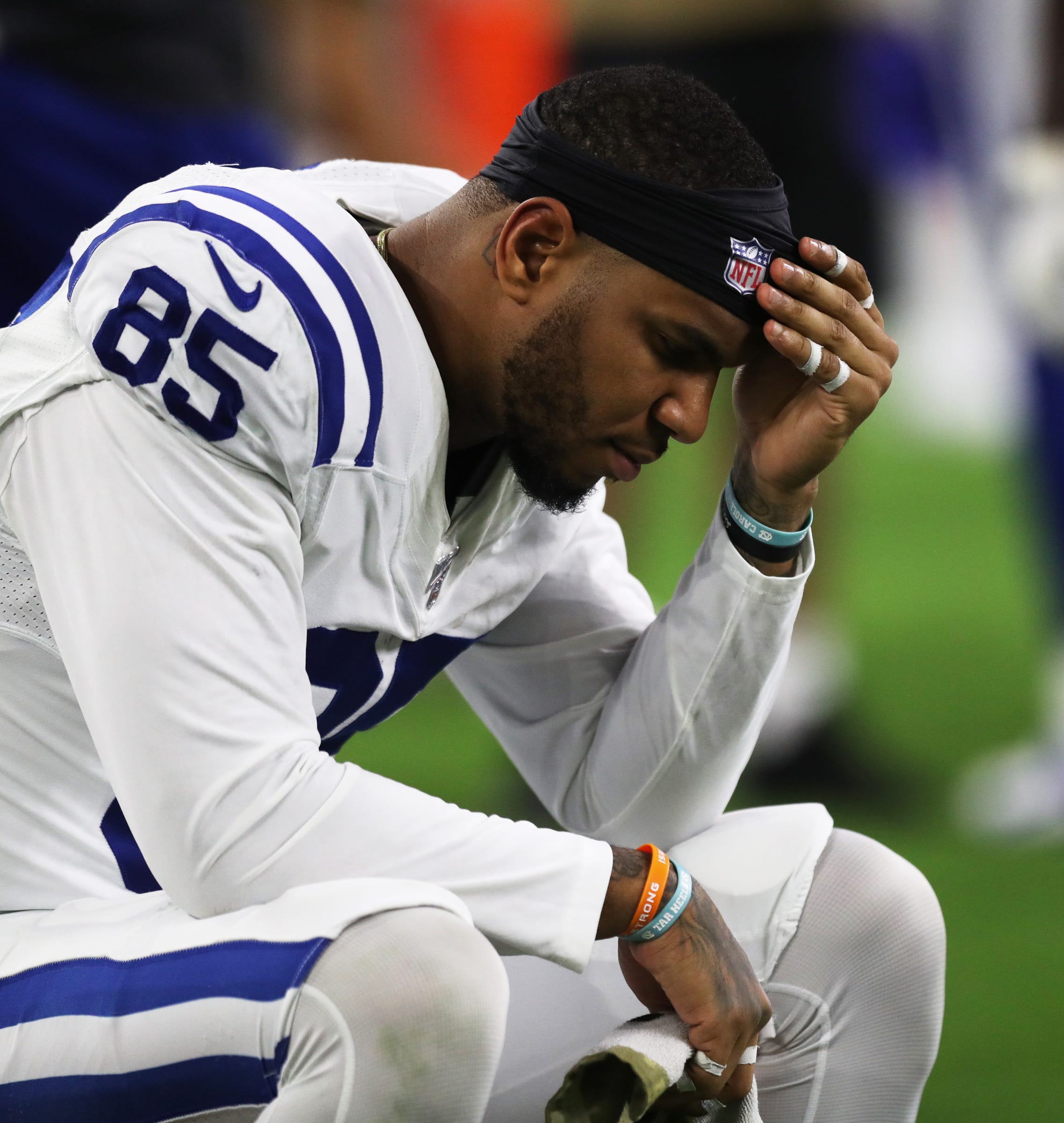 Eric Ebron (ankles) out for season; Colts sign Ross Travis