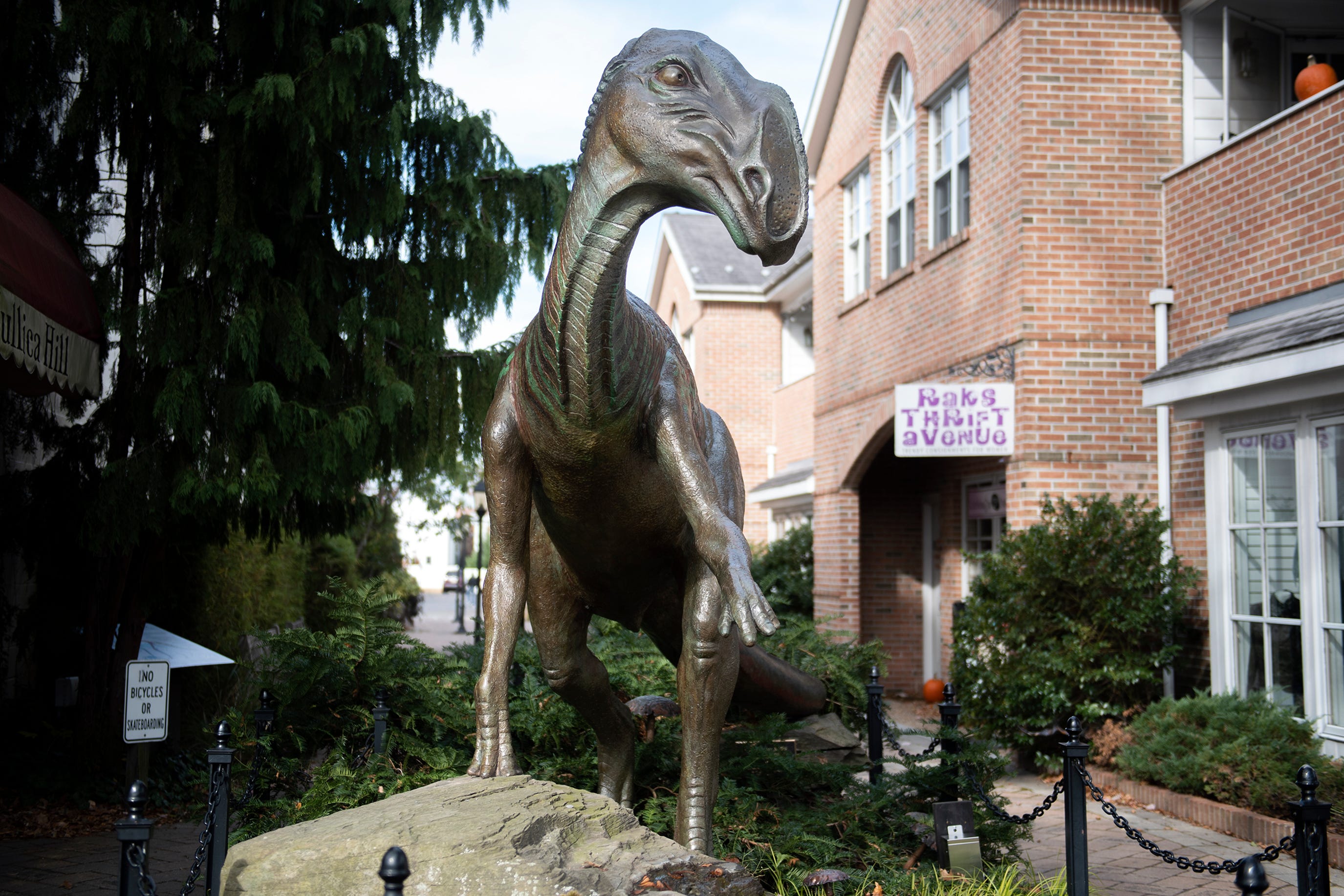 Delawareans enter 'Jurassic World,' get their state dinosaur
