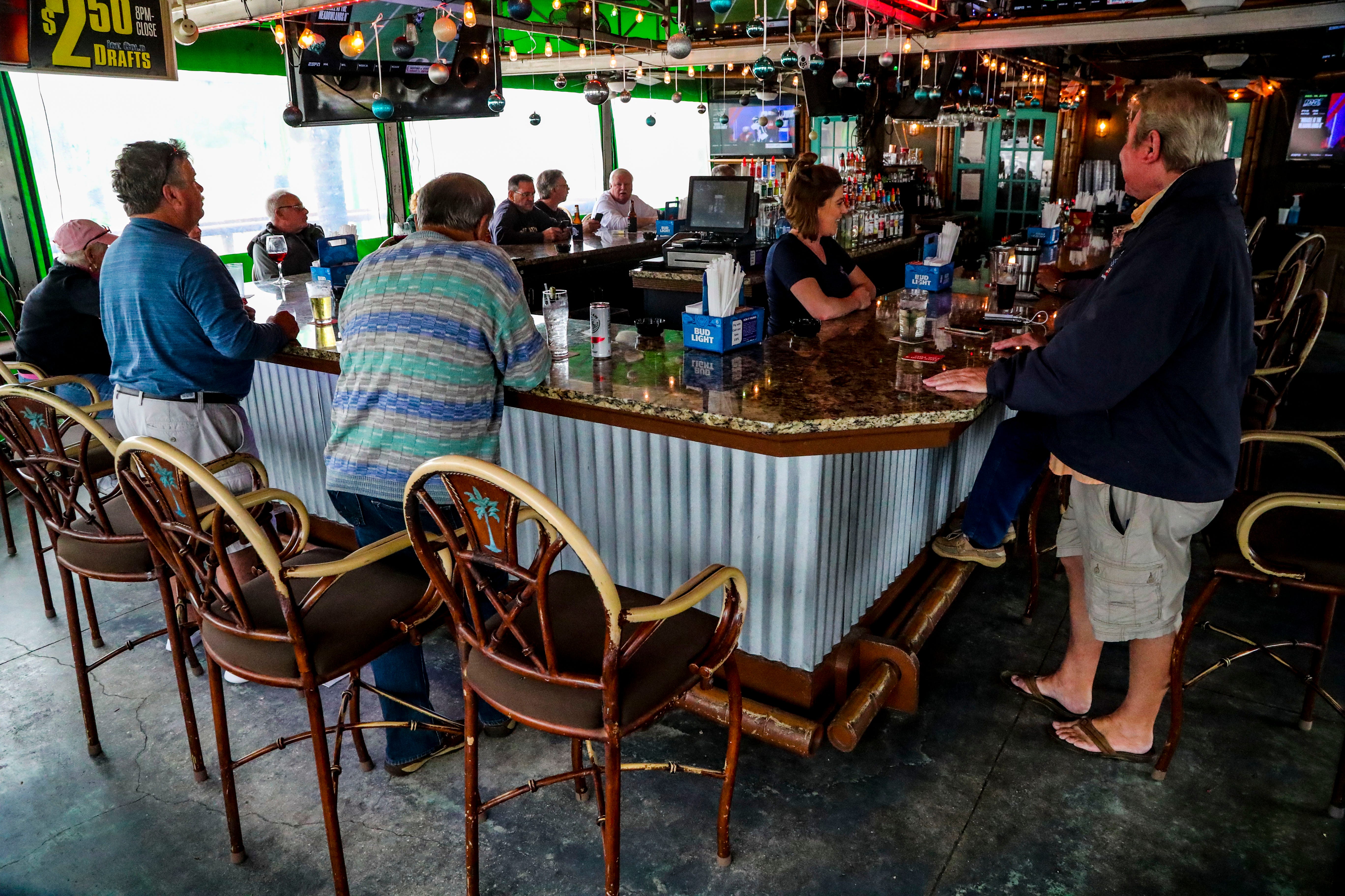 coroanvirus florida phase two bars tanning salons opening