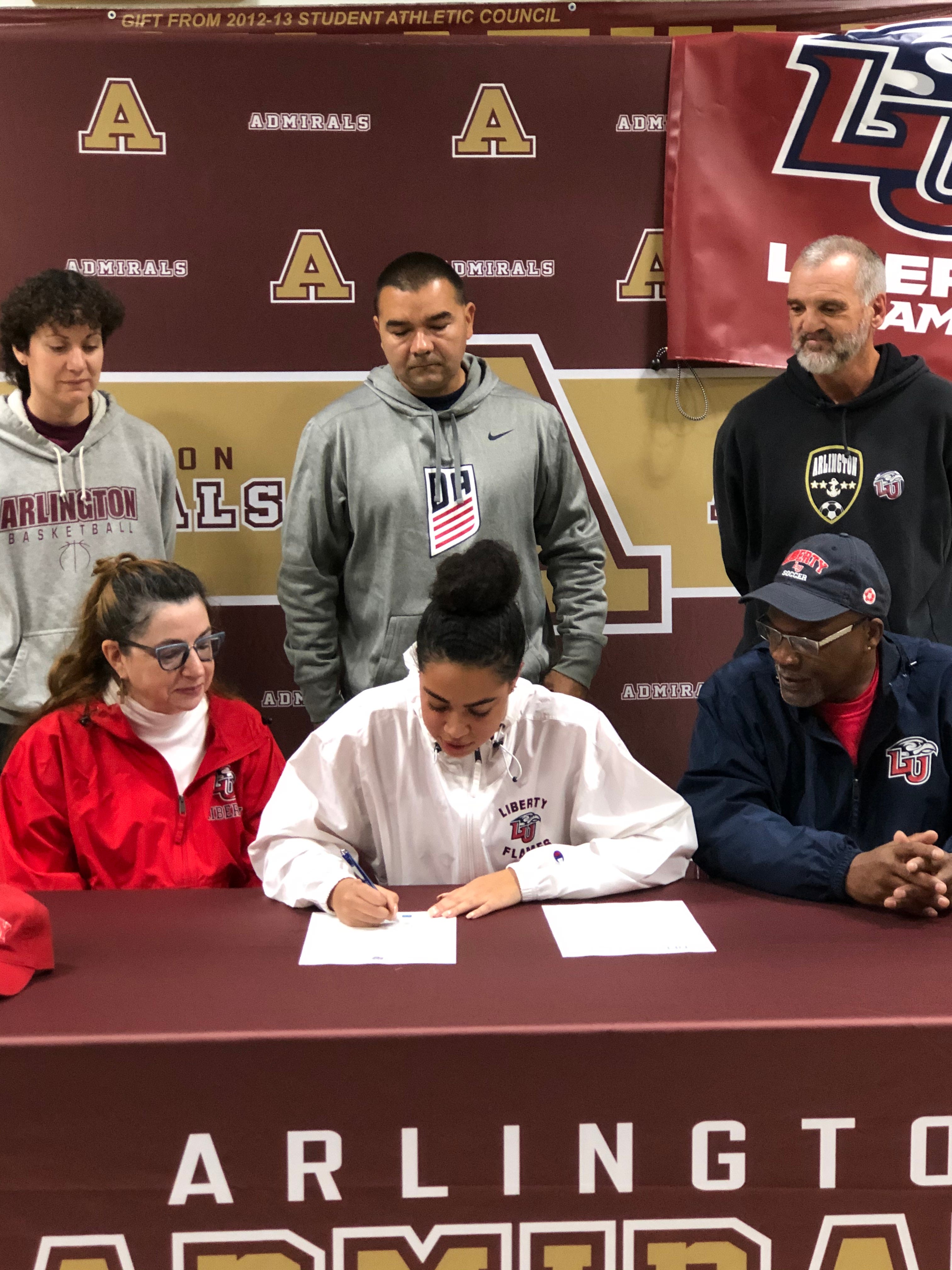 Shevaun Judon returns from injury to help Arlington girls basketball