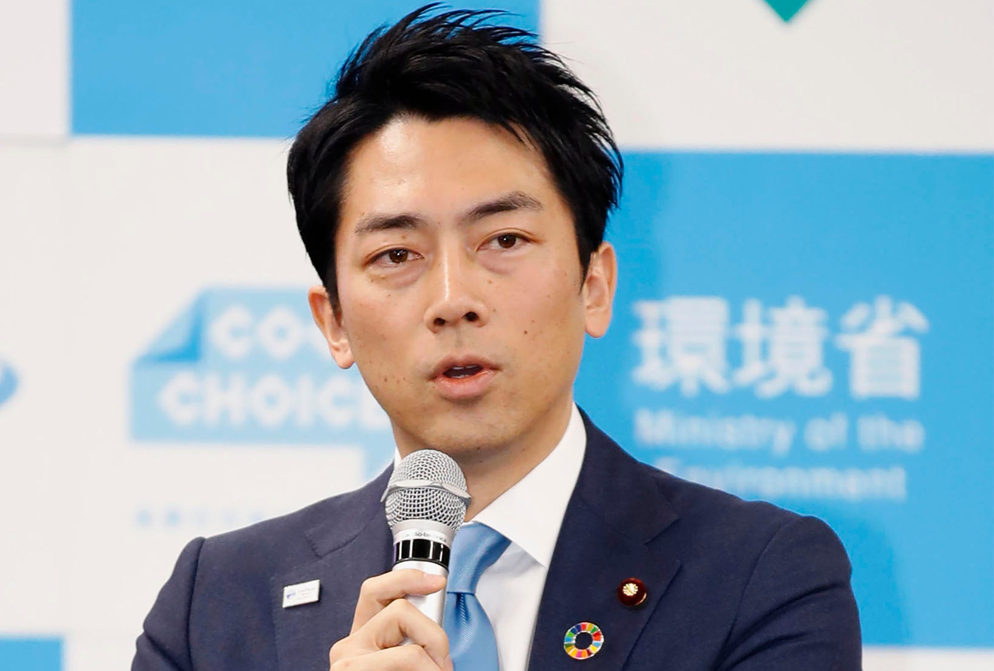 Shinjiro Koizumi, Japan Environment Minister, taking paternity leave