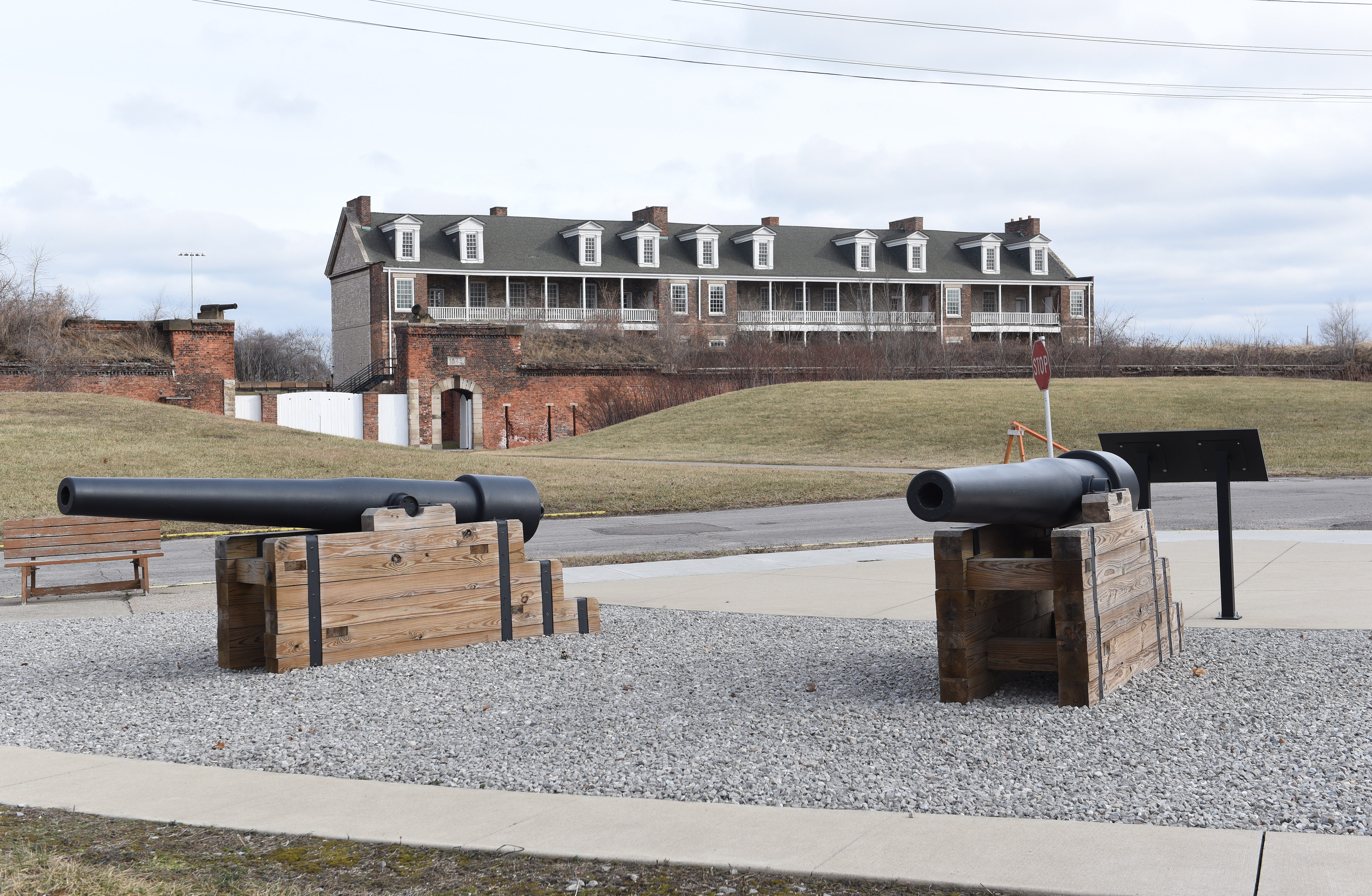 Detroit marshals troops to revive Fort Wayne