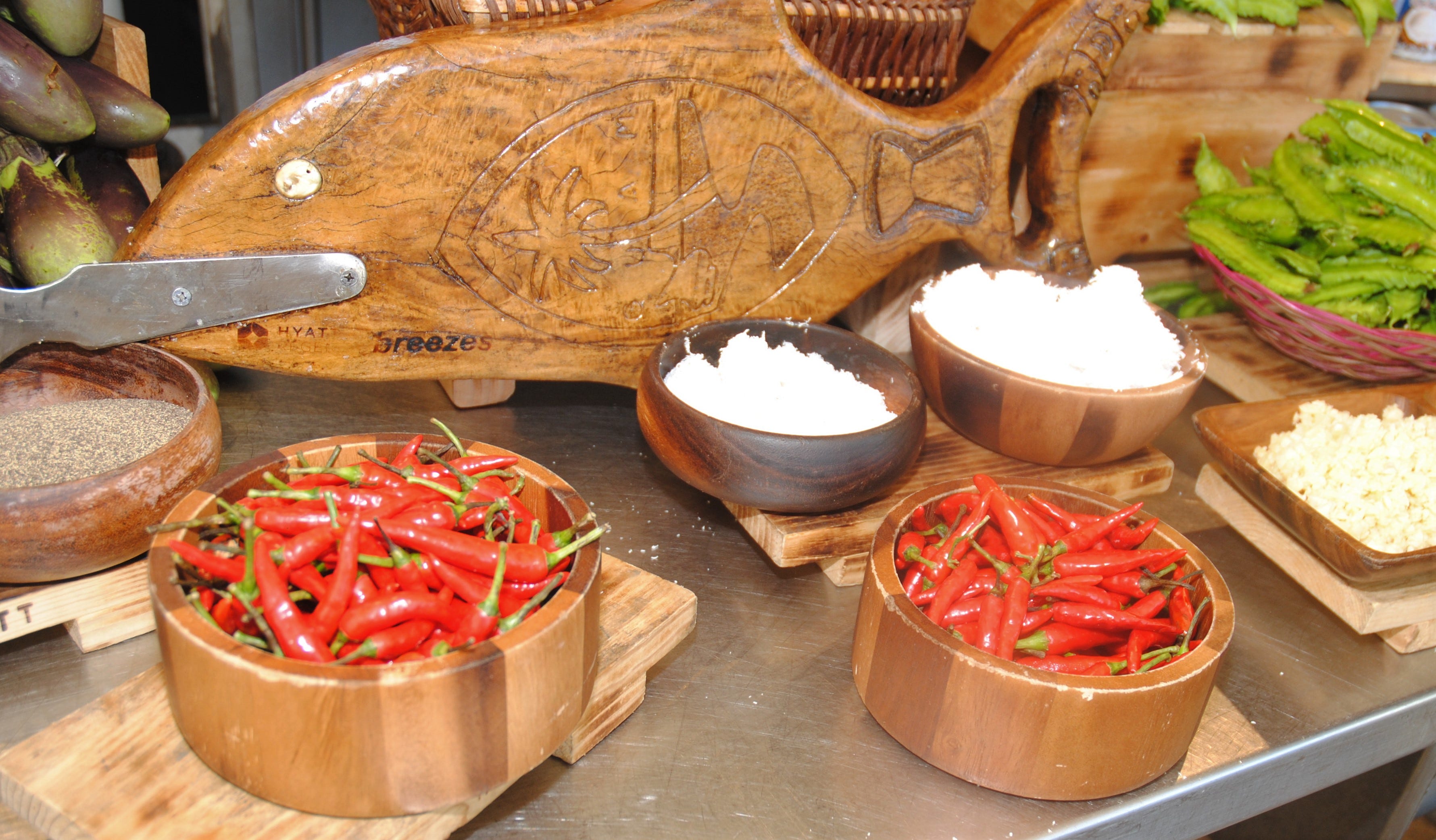 Mes CHamoru: Dinanche competition heats up the Hyatt Regency Guam ...