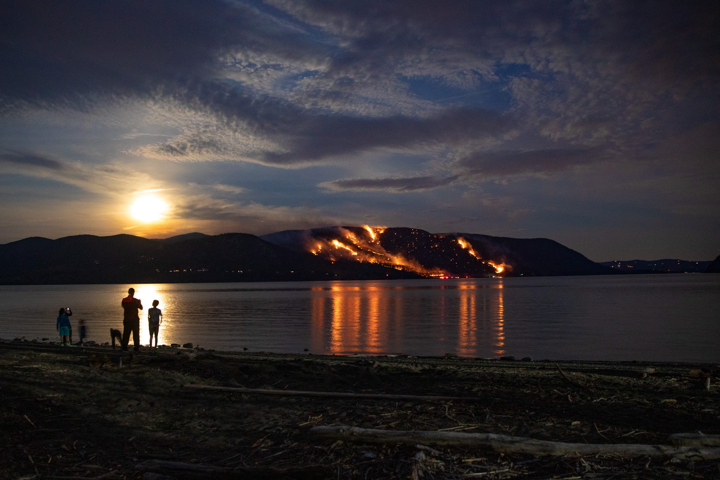 Breakneck Ridge out, state police says; brush fire season hits region